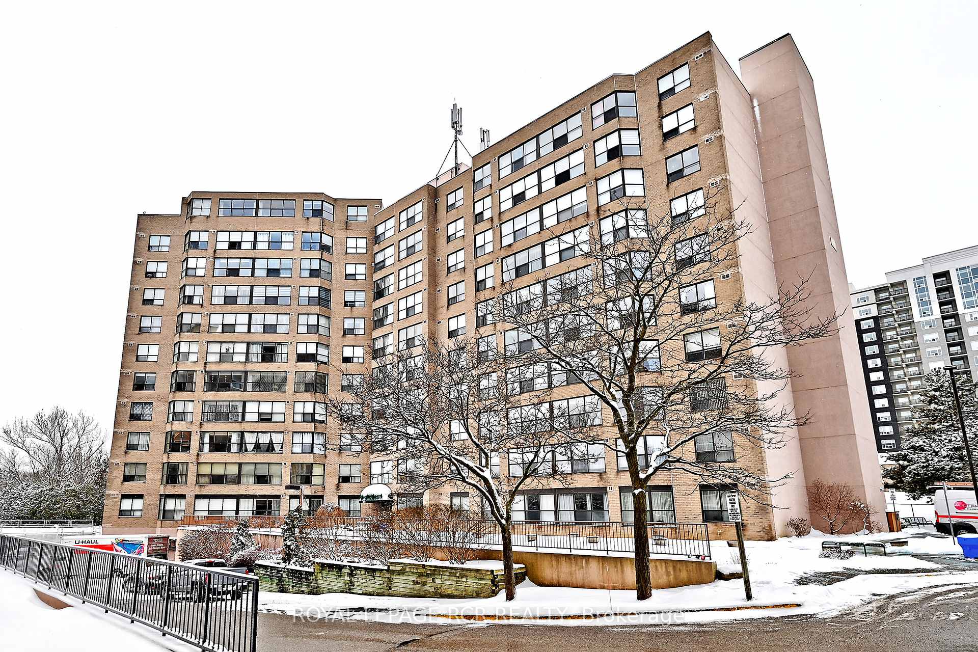 409 - 250 Davis Drive, Newmarket, ON L3Y 7T7
