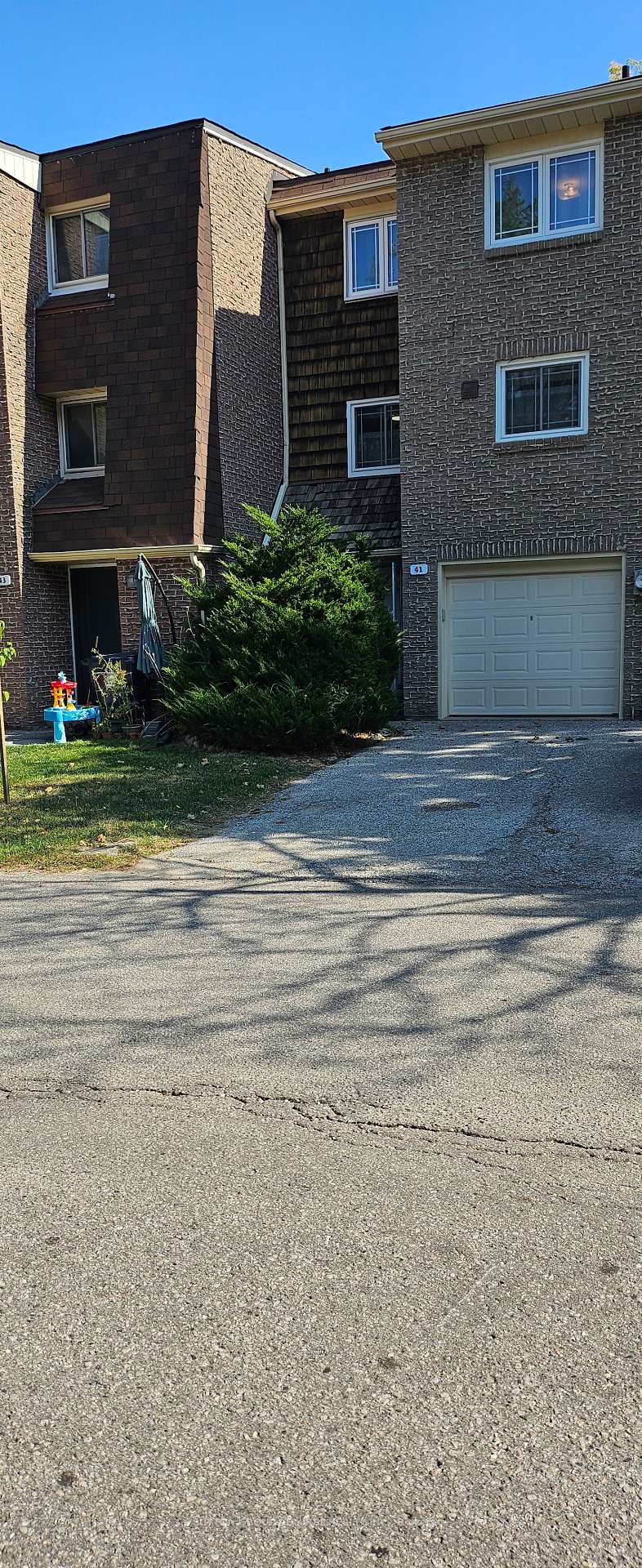 41 - 41 Rusty Crestway, Toronto, ON M2J 2Y5