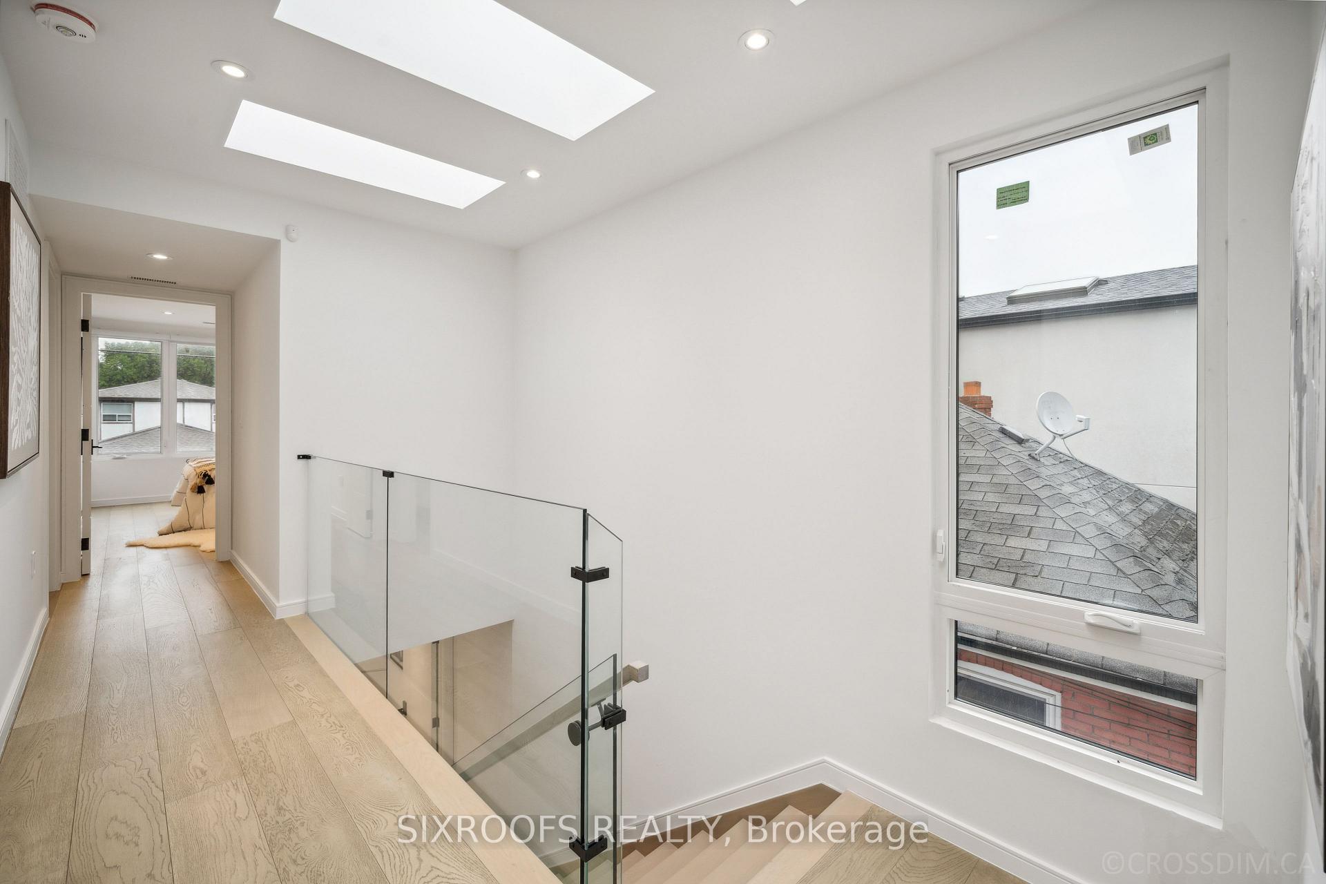 Upper - 41 Dunkirk Road, Toronto, ON M4C 2M4