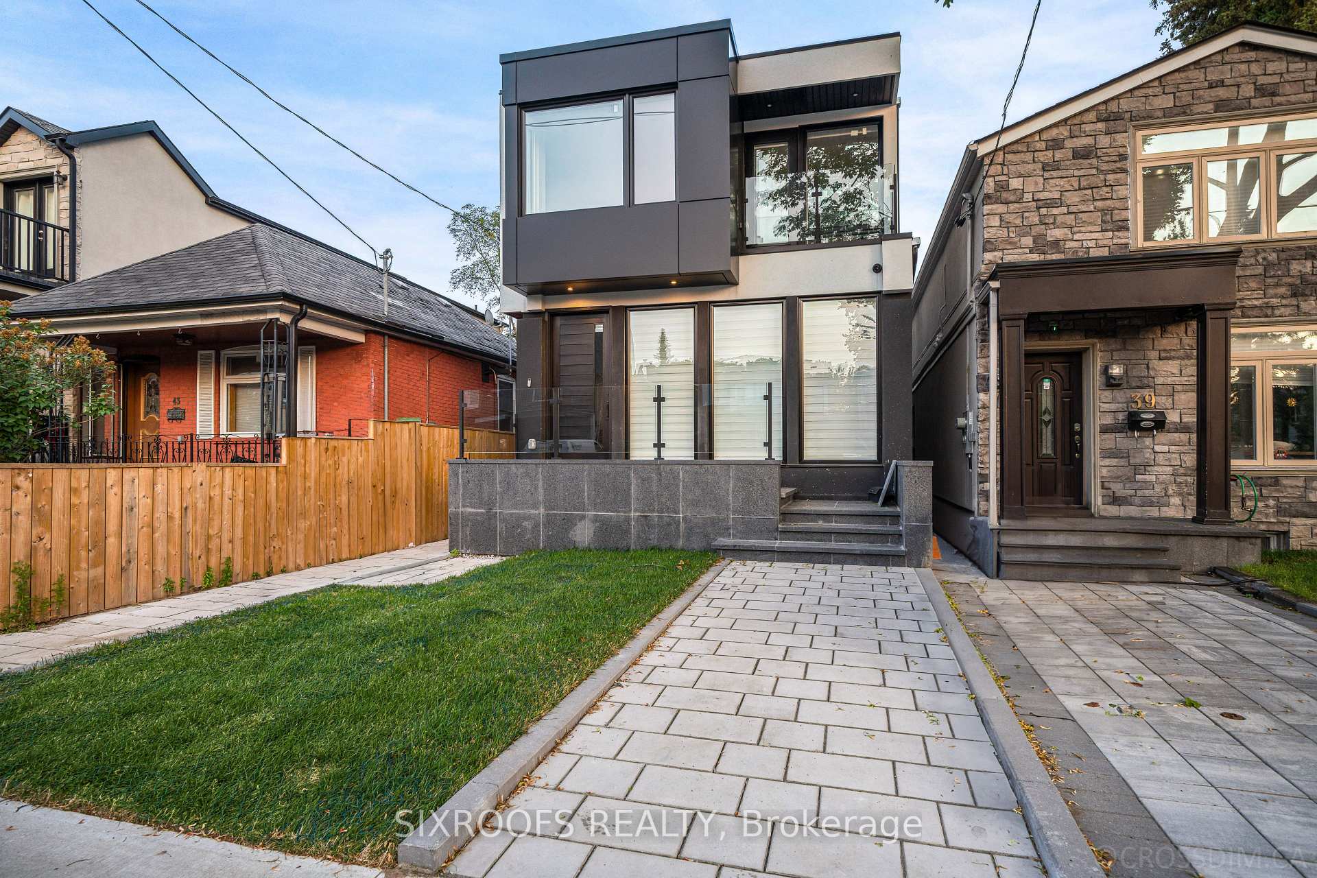 Upper - 41 Dunkirk Road, Toronto, ON M4C 2M4
