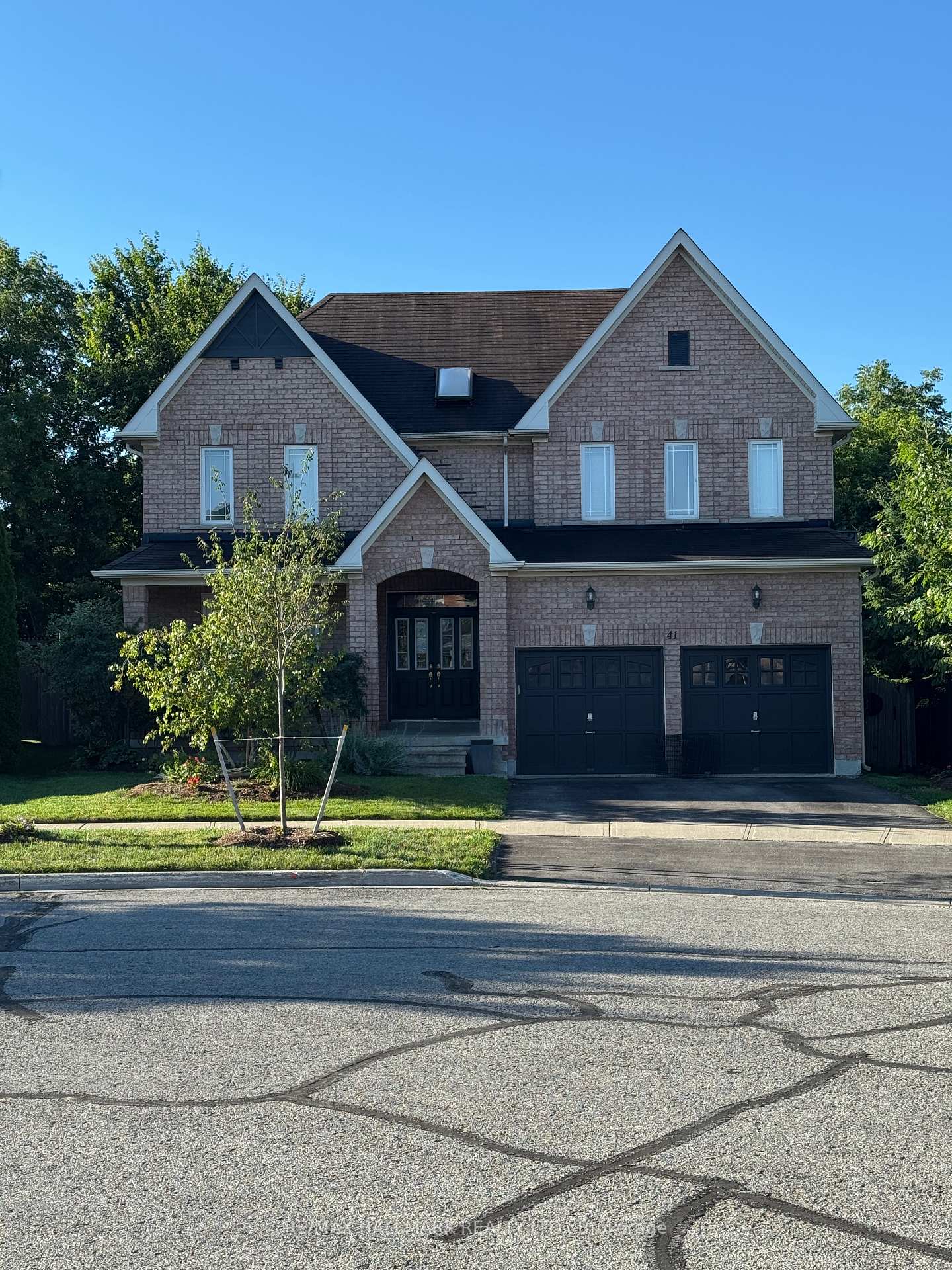 41 Mackenzie Court, Georgina, ON L4P 0E1