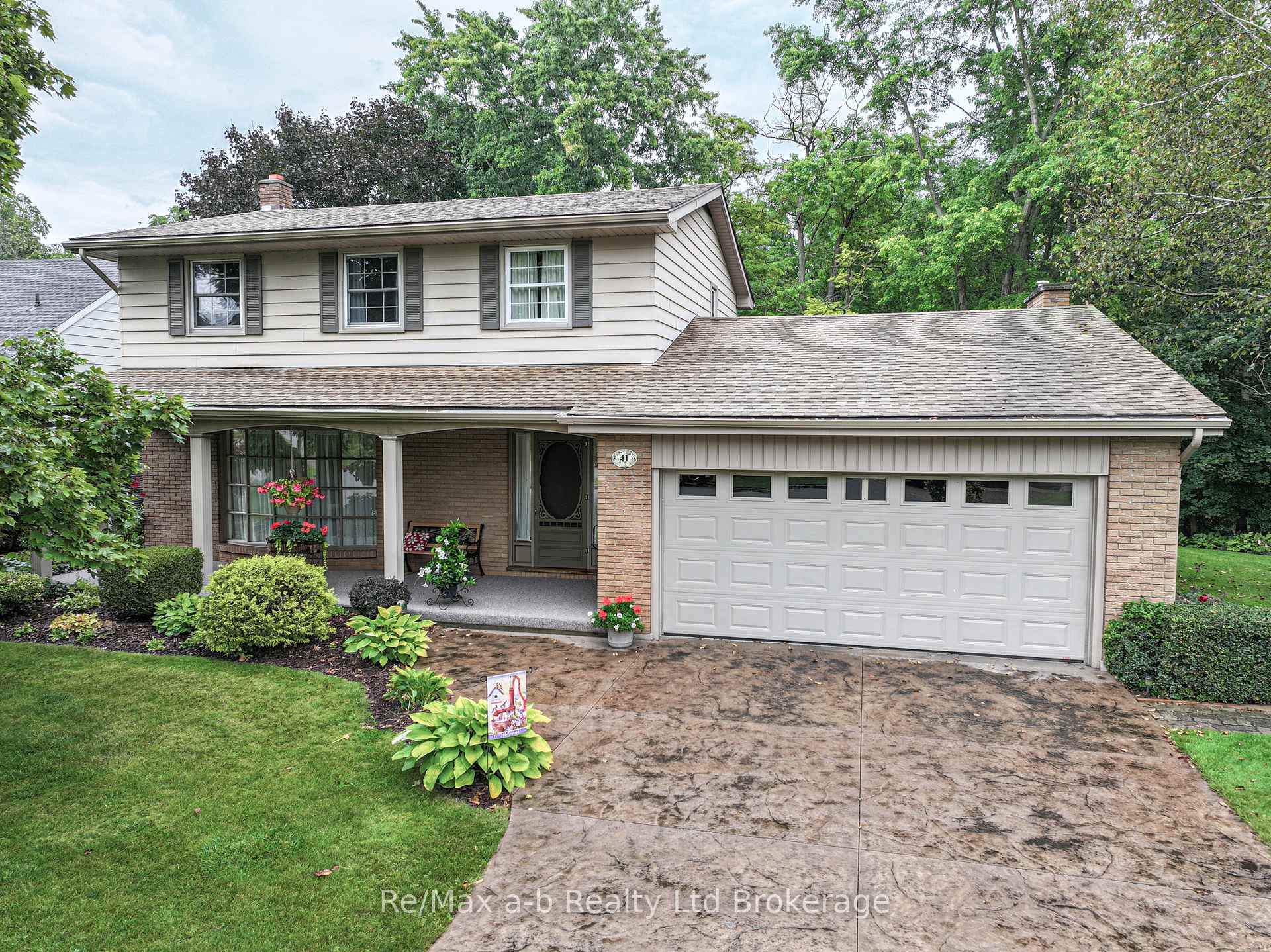 41 Parkwood Drive, Tillsonburg, ON N4G 2B7