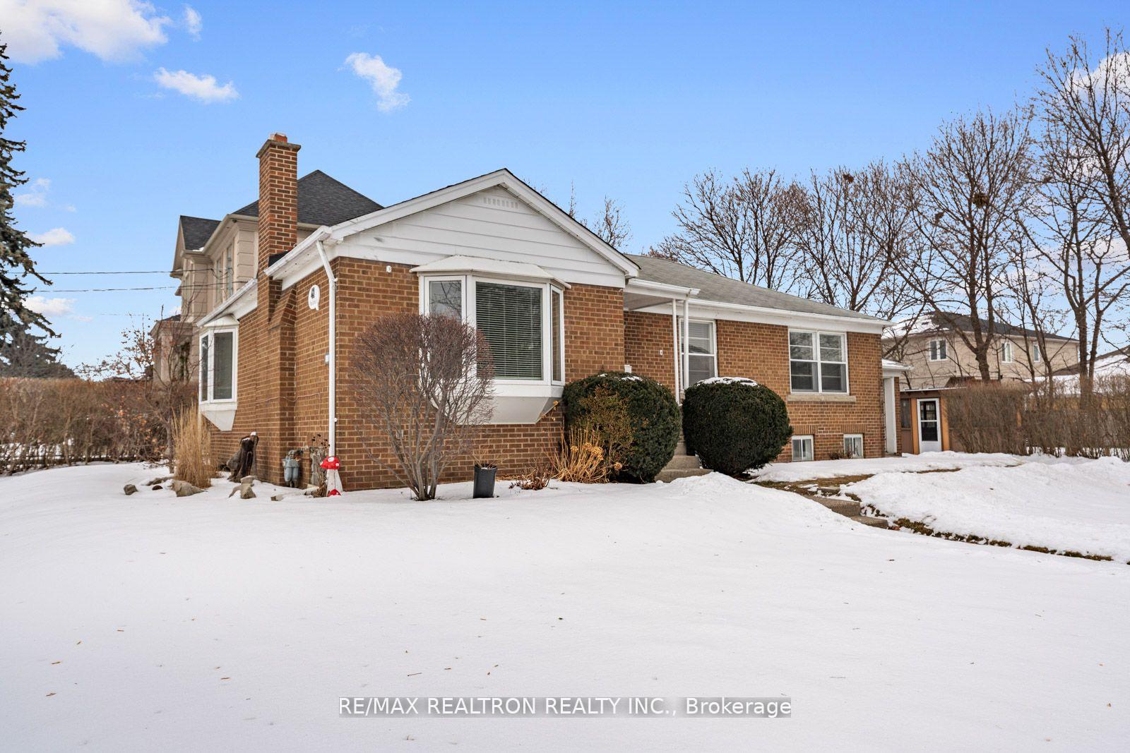 41 Prince Charles Drive, Toronto, ON M6A 2H4