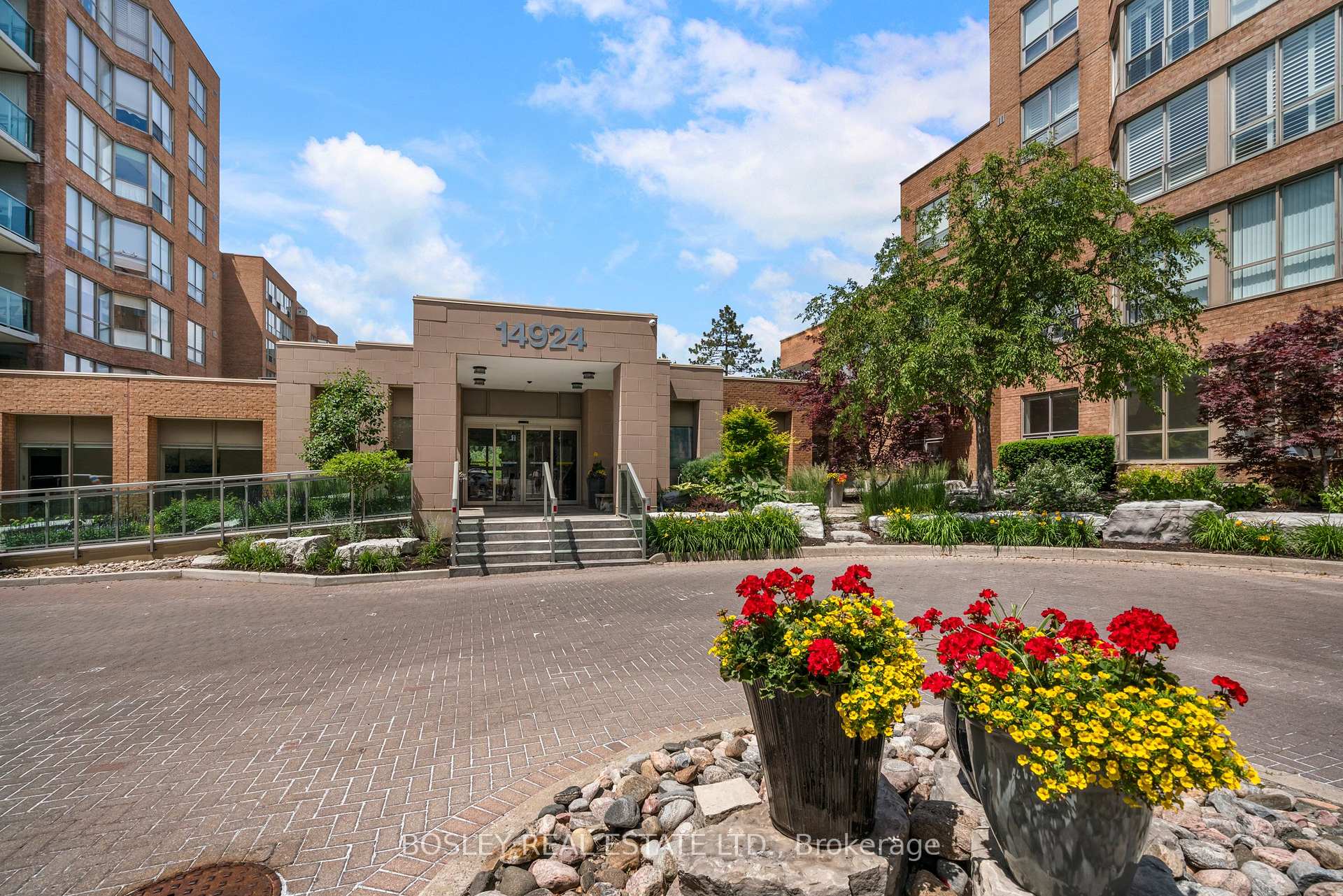 410 - 14924 Yonge Street S, Aurora, ON L4G 6H7