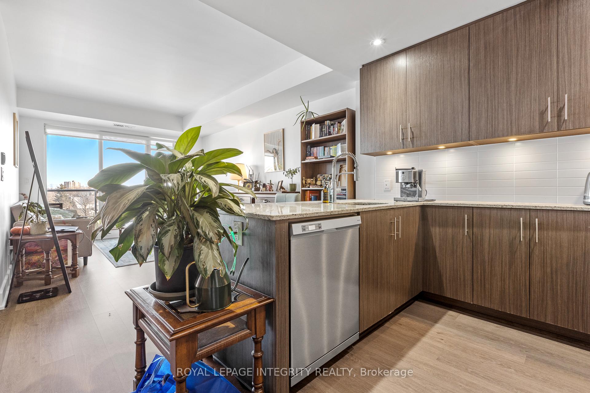 410 - 7 MARQUETTE Avenue, Vanier and Kingsview Park, ON K1L 8A7