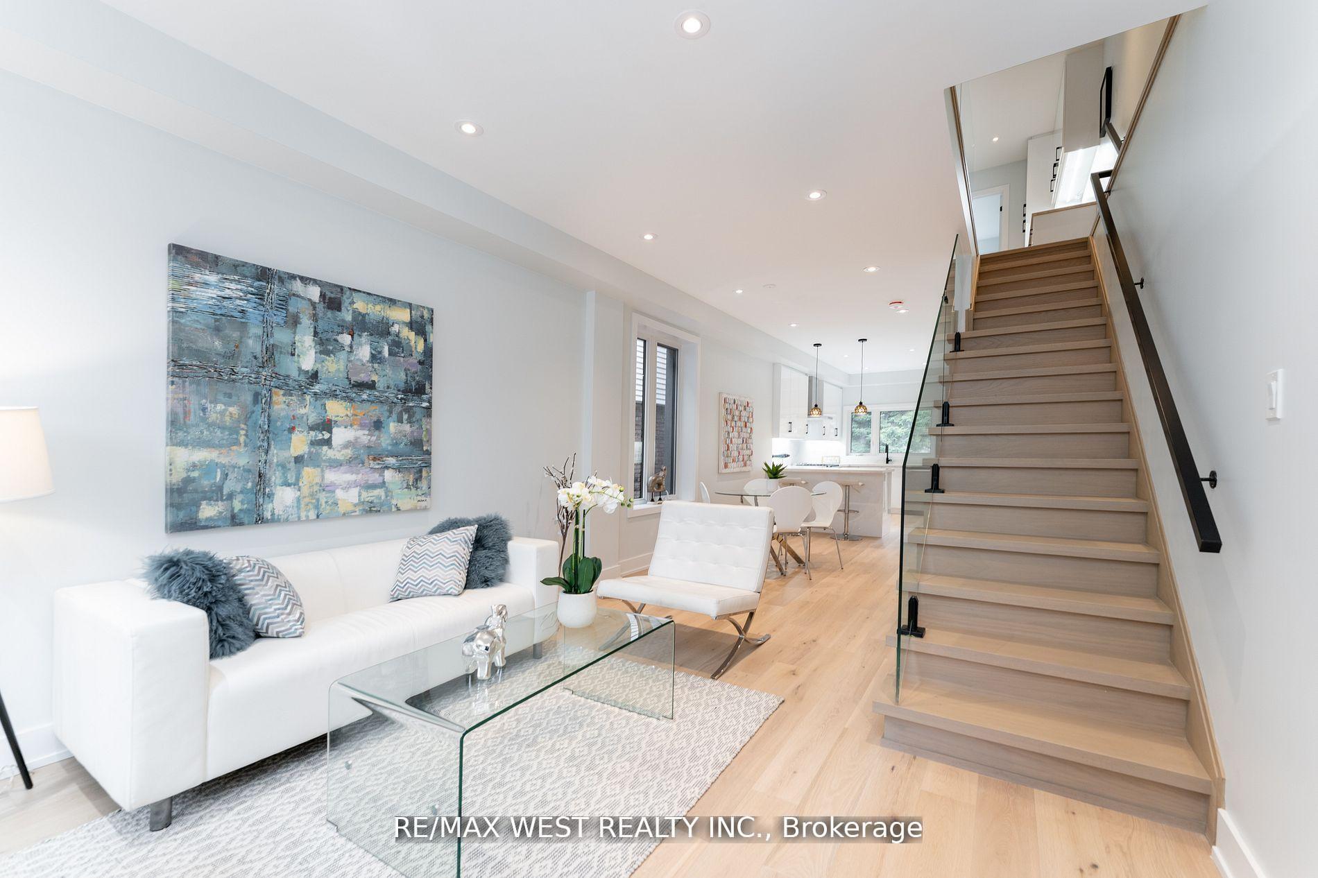 411 Main Street, Toronto, ON M4C 4X2