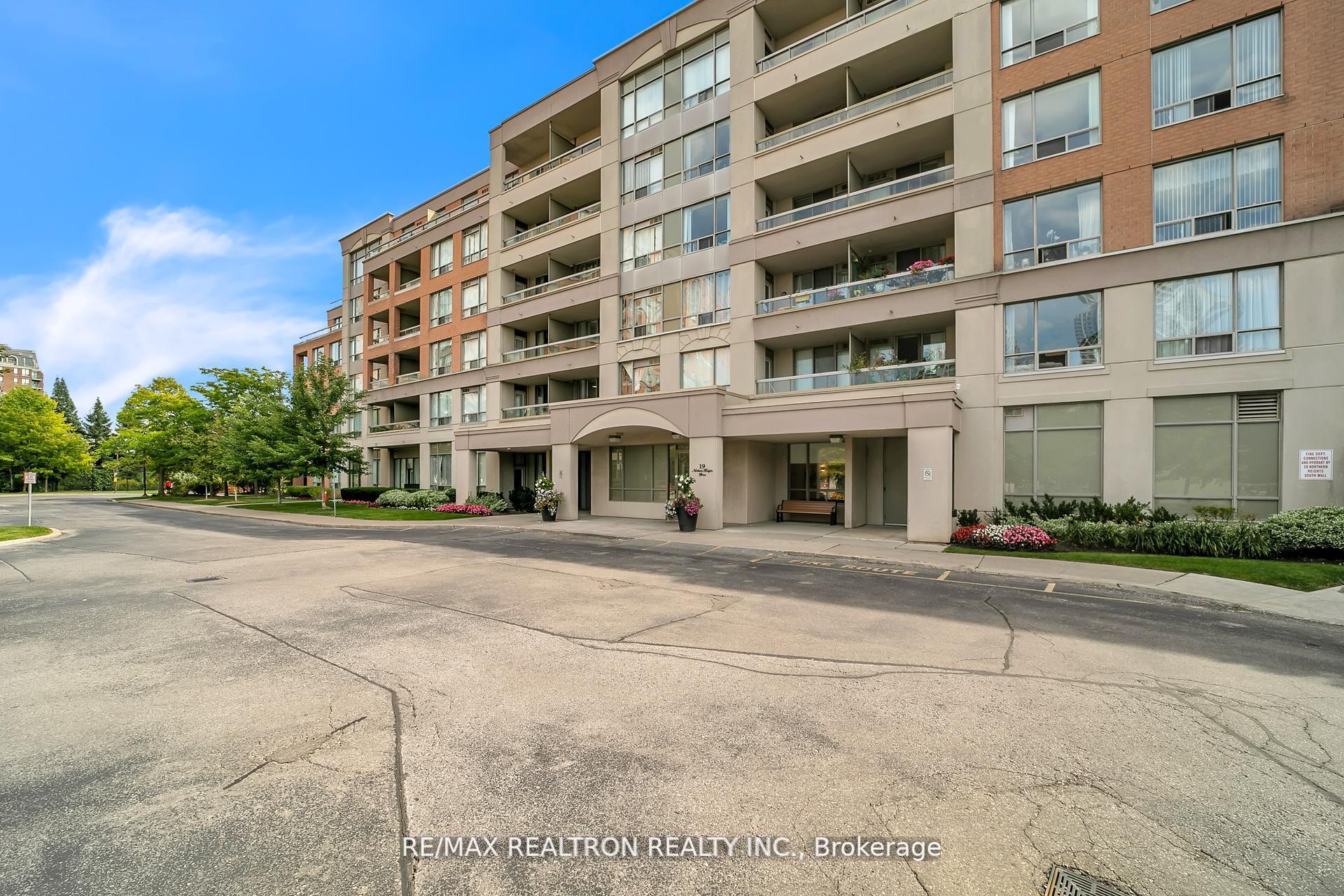 413 - 19 Northern Heights Drive, Richmond Hill, ON L4B 4M4