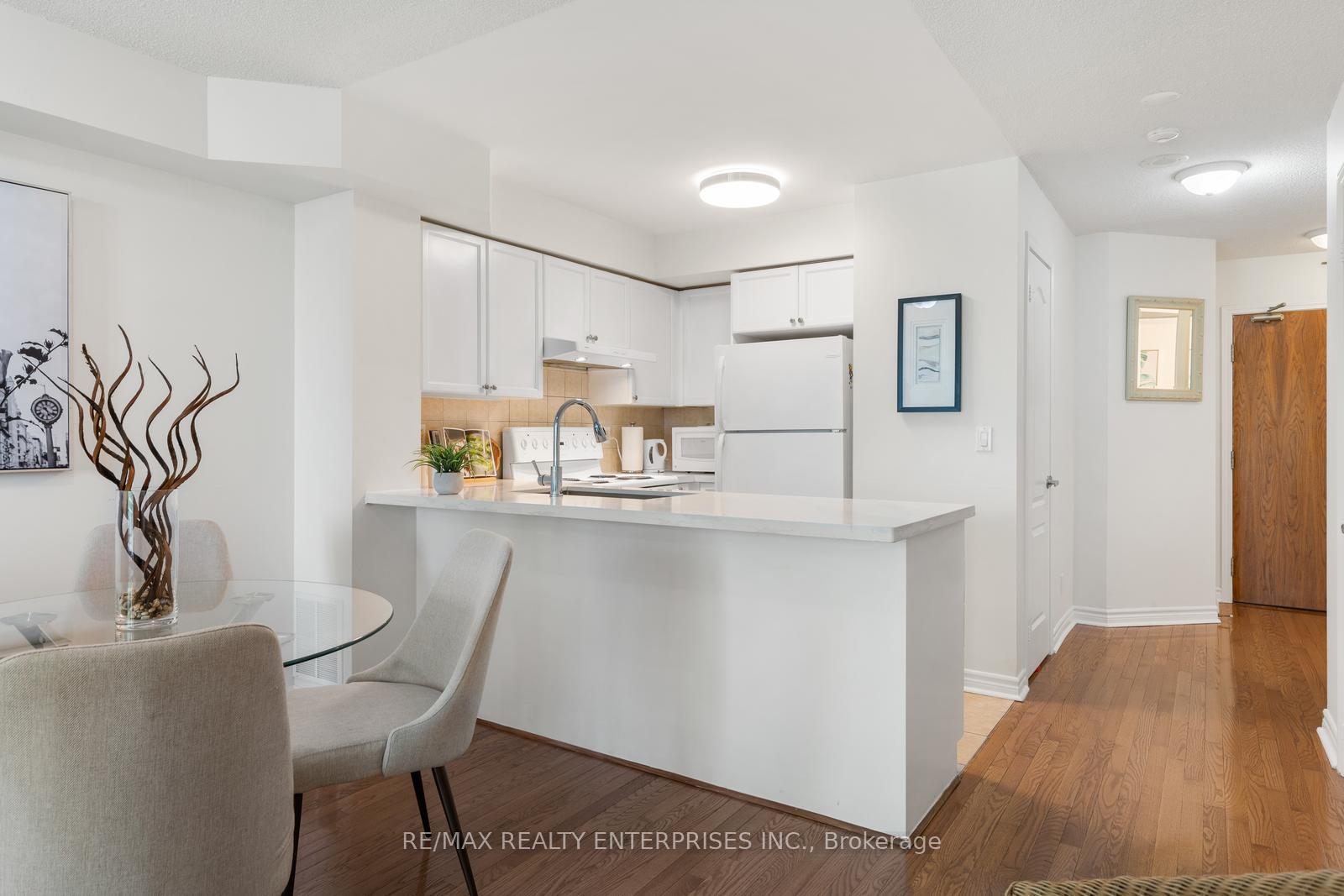 413 - 33 Elm Drive W, Mississauga, ON L5B 4M2