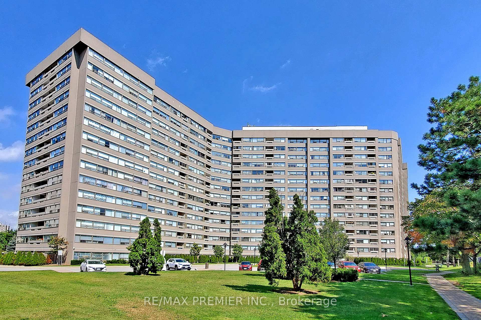 413 - 475 The West Mall, Toronto, ON M9C 4Z3