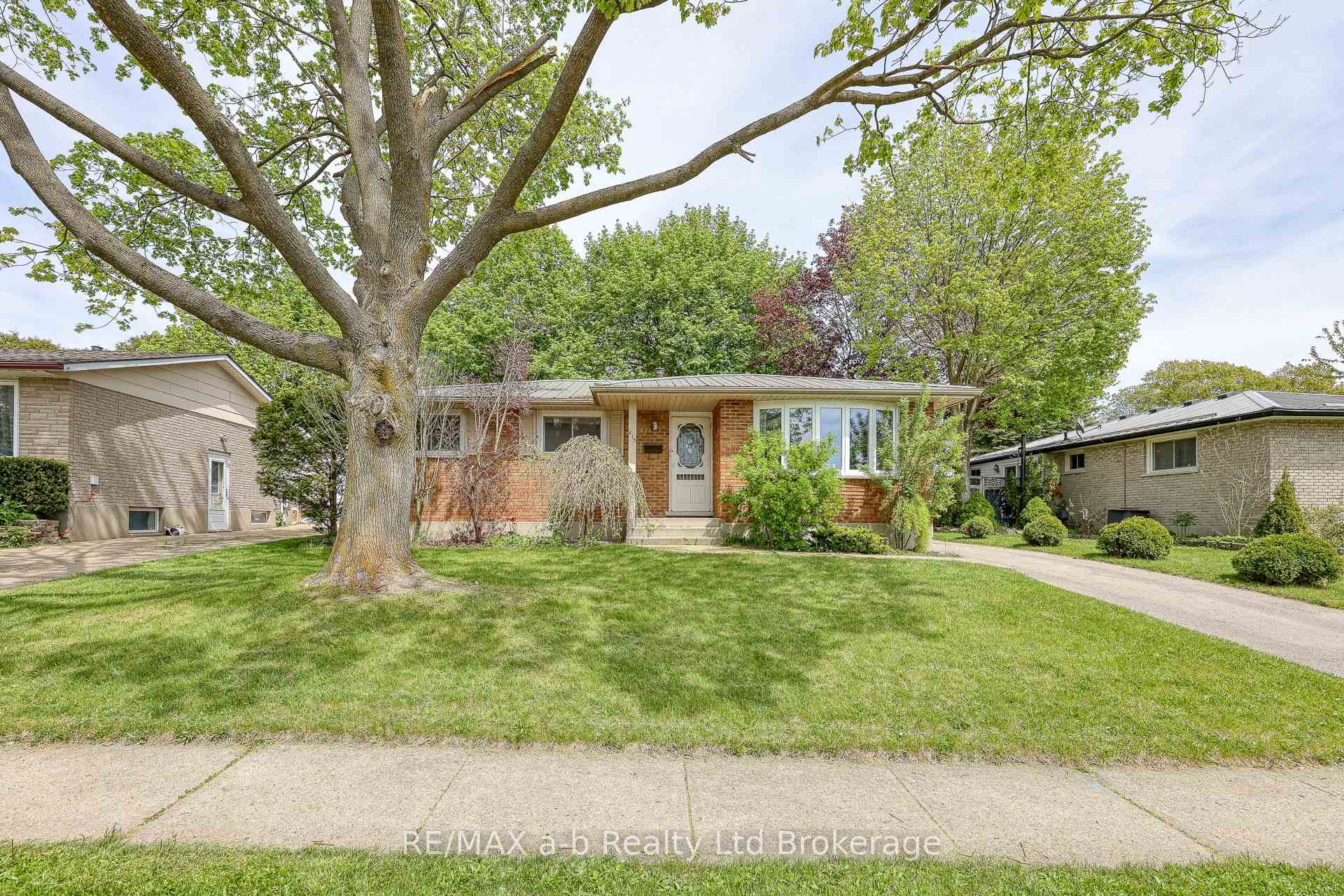 415 Lampman Place, Woodstock, ON N4S 3S9