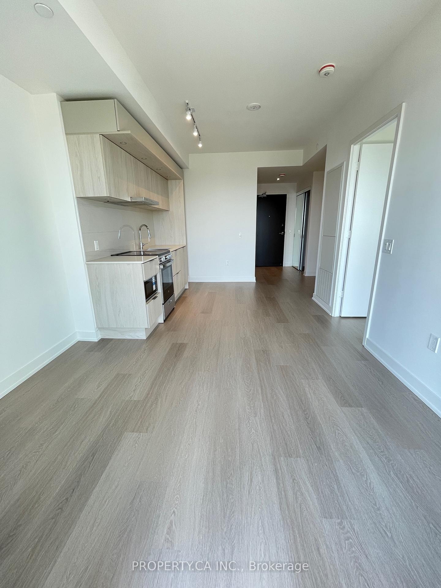 417 - 448 Burnhamthorpe Road, Mississauga, ON L5B 4A4