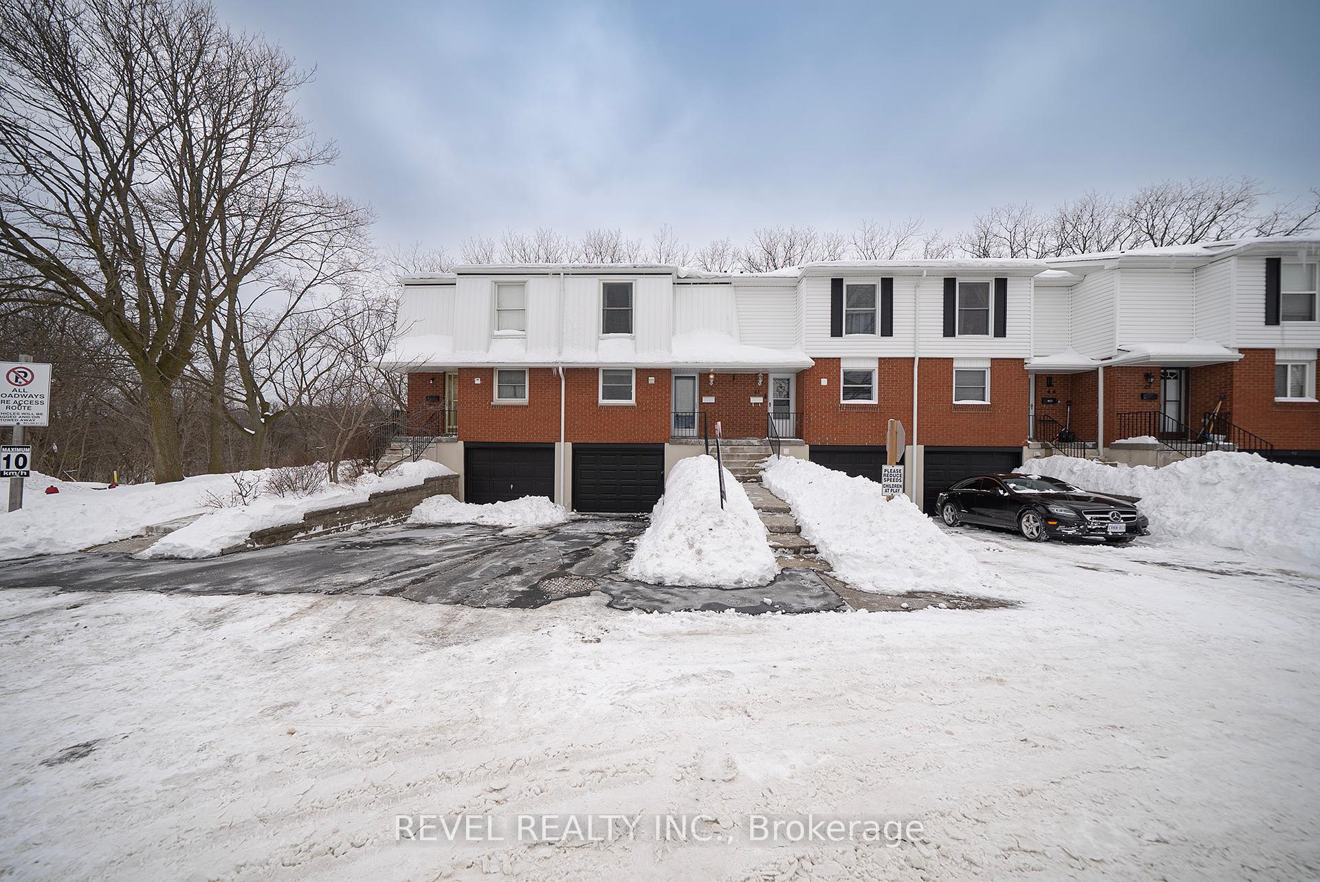 42 - 10 Angus Road, Hamilton, ON L8K 6K3