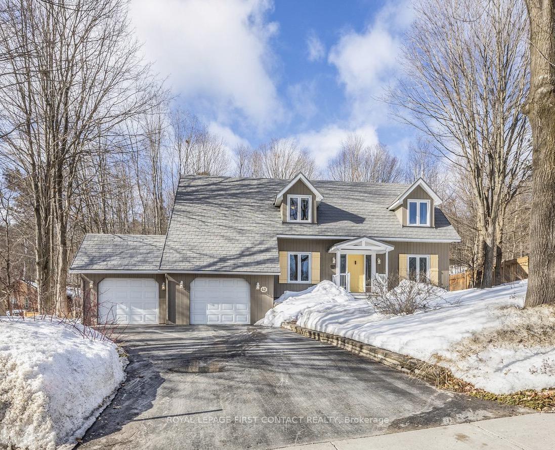 42 Belmont Crescent, Springwater, ON L9X 0P7