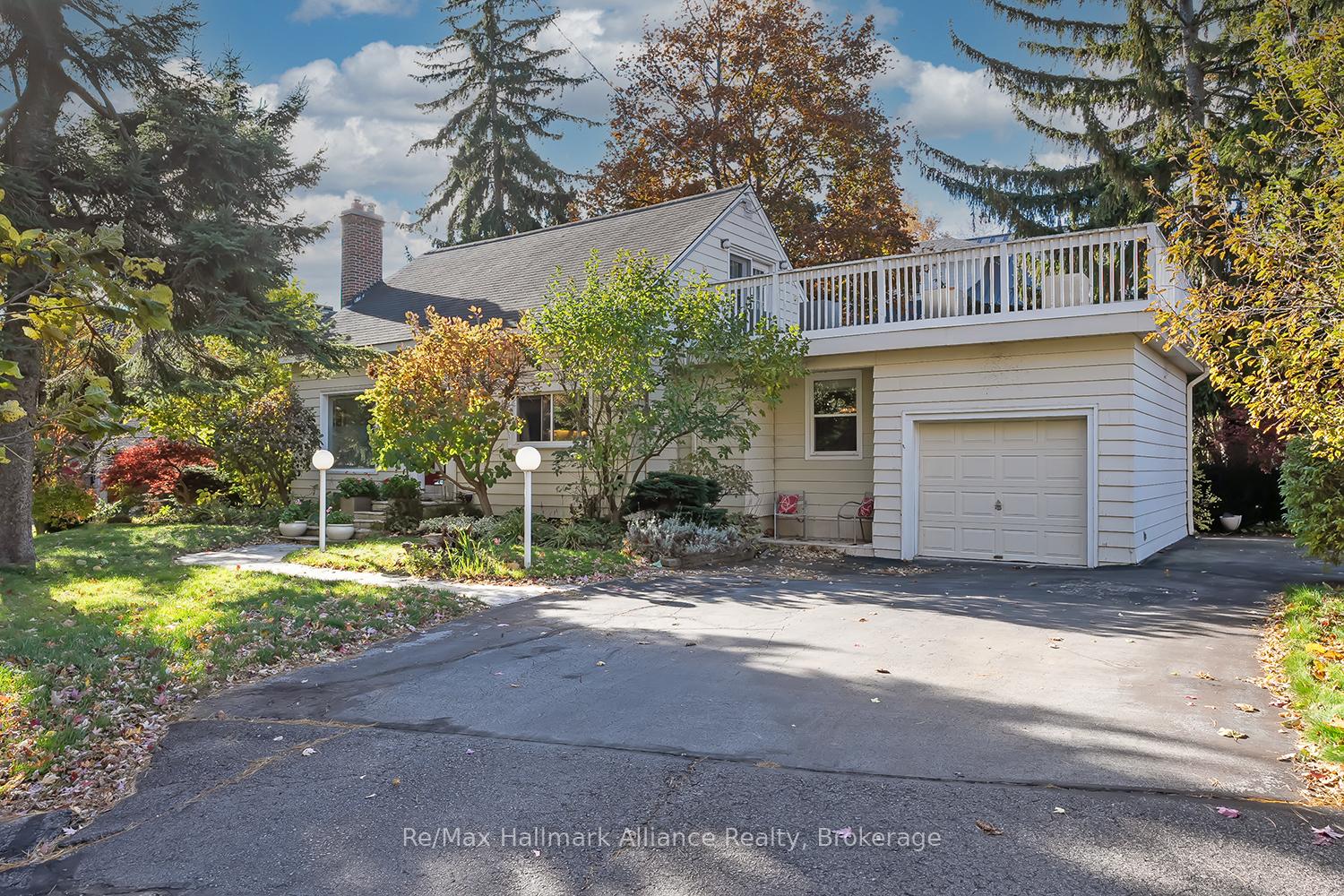 42 Chartwell Road, Oakville, ON L6J 3Z4