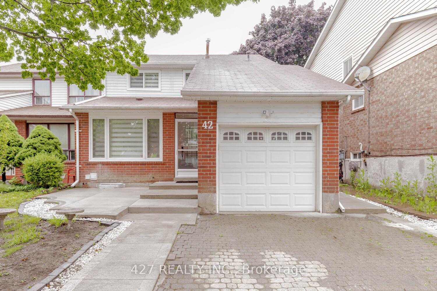 42 Courtleigh Square, Brampton, ON L6Z 1J3