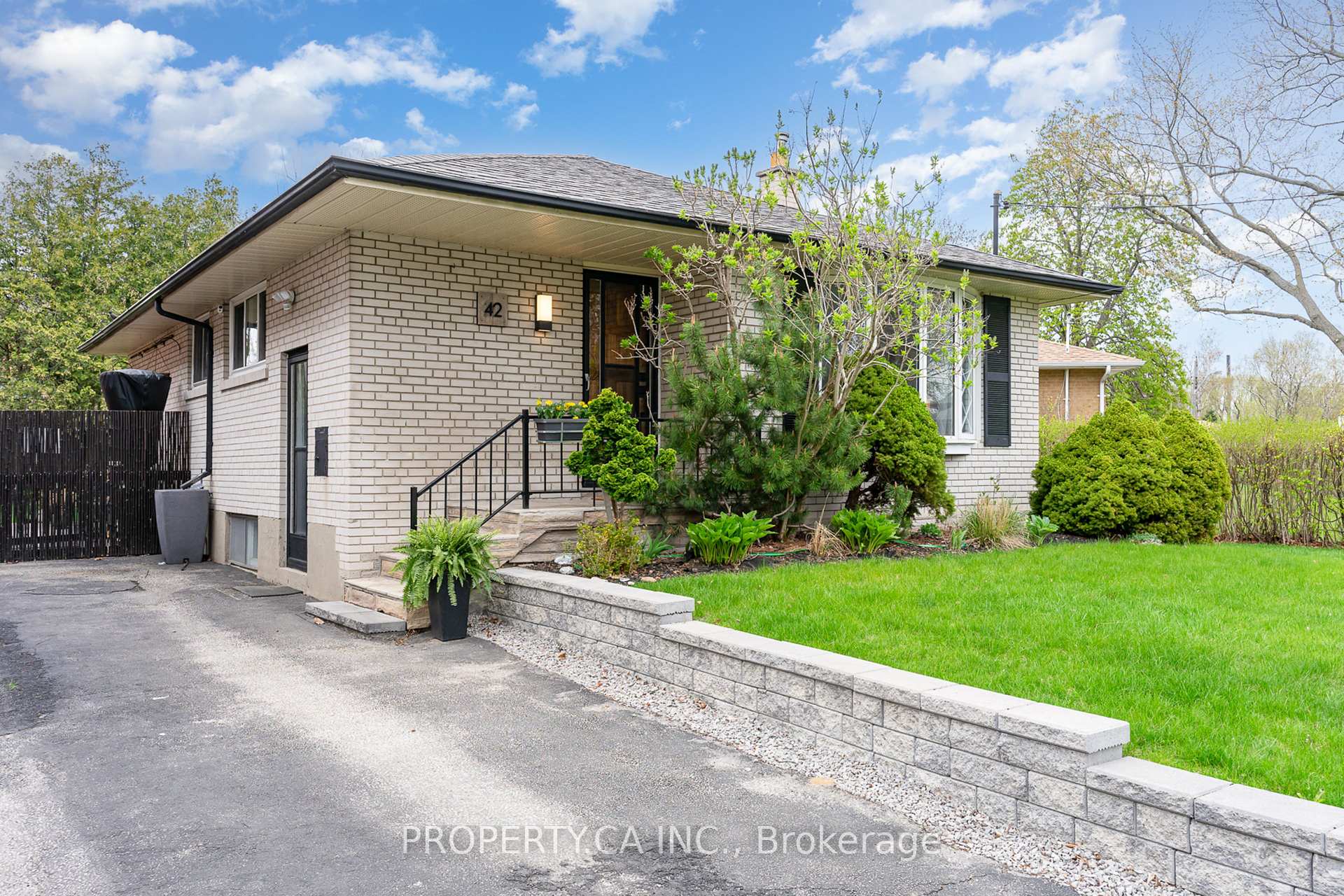 42 Fintona Avenue, Toronto, ON M1E 1V3