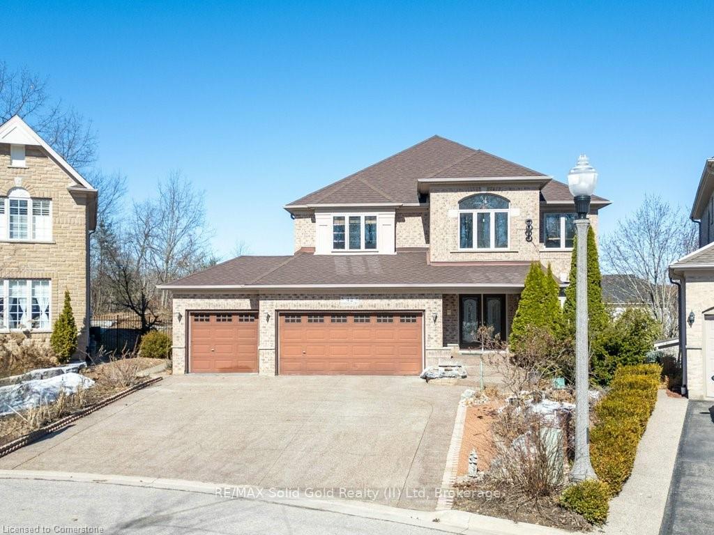 42 Oakdale Court, Kitchener, ON N2P 2S9