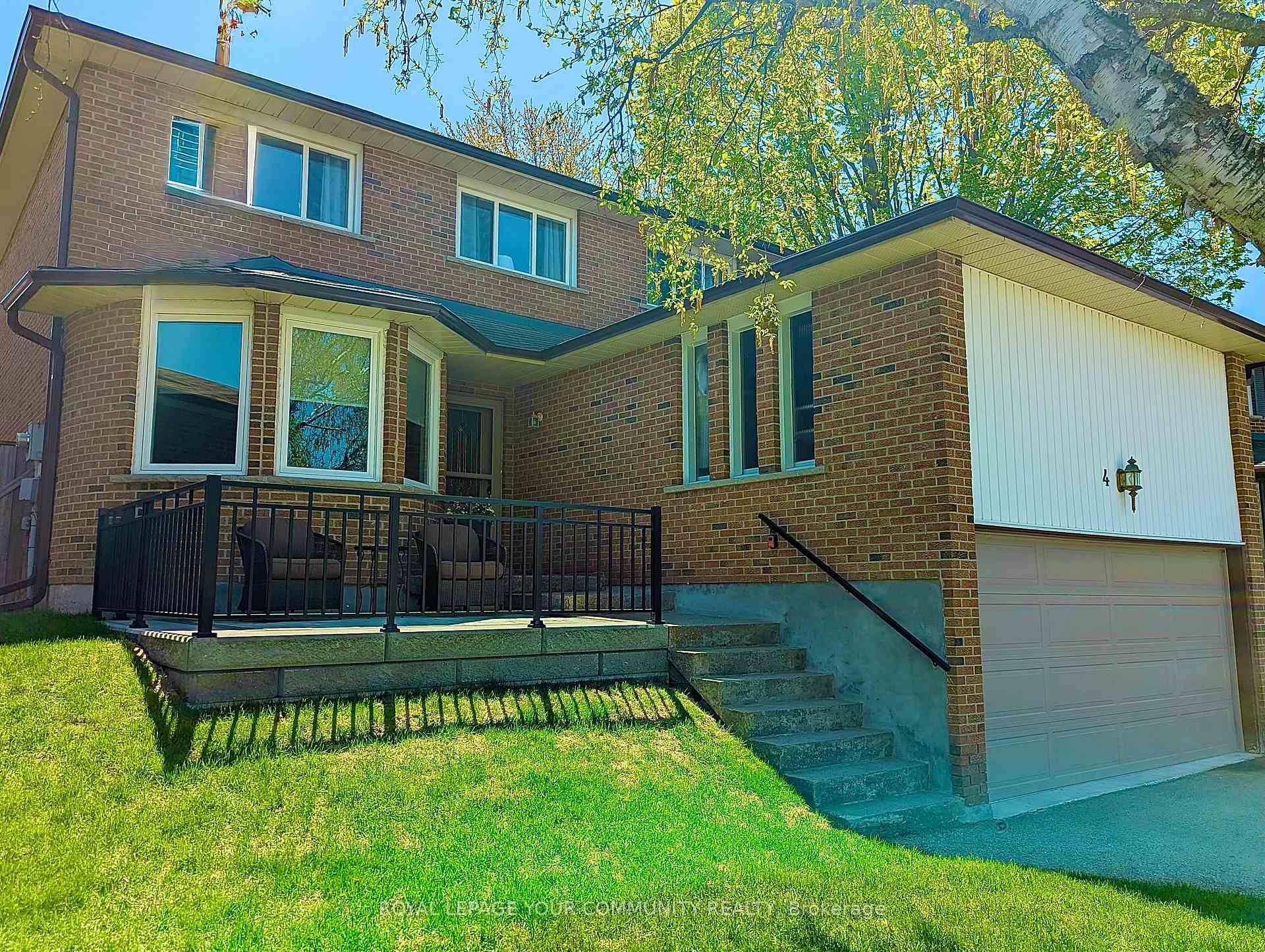 42 Portland Crescent, Newmarket, ON L3Y 6A5