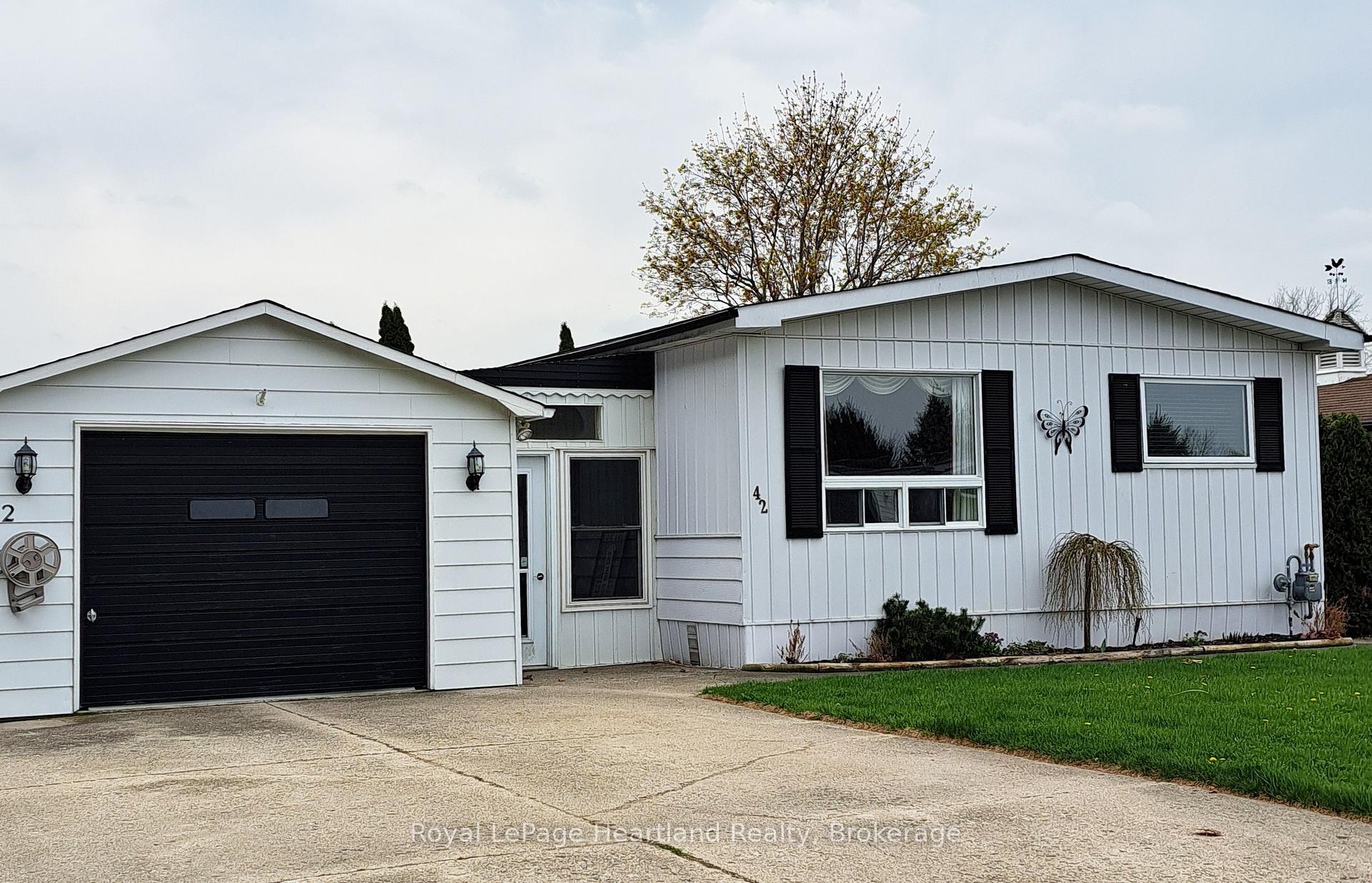 42 Stewart Street, Strathroy-Caradoc, ON N7G 3K8