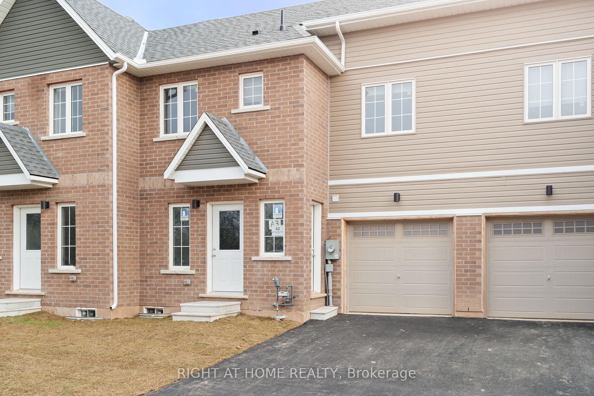42 Waterleaf Tr E, Welland, ON L3C 0H6