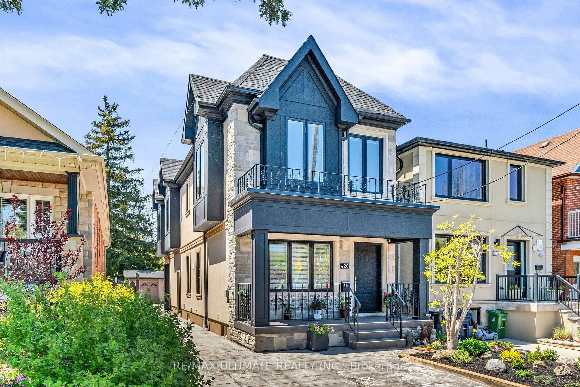 420 Harvie Avenue, Toronto, ON M6E 4L8