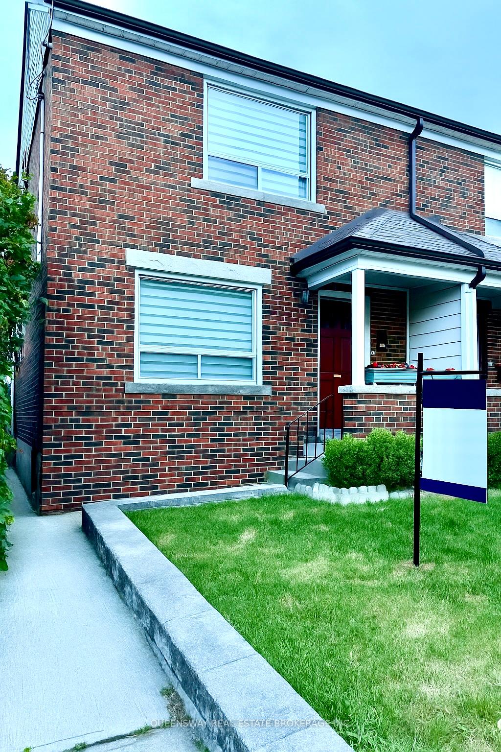 420 Jane Street, Toronto, ON M6S 3Z8