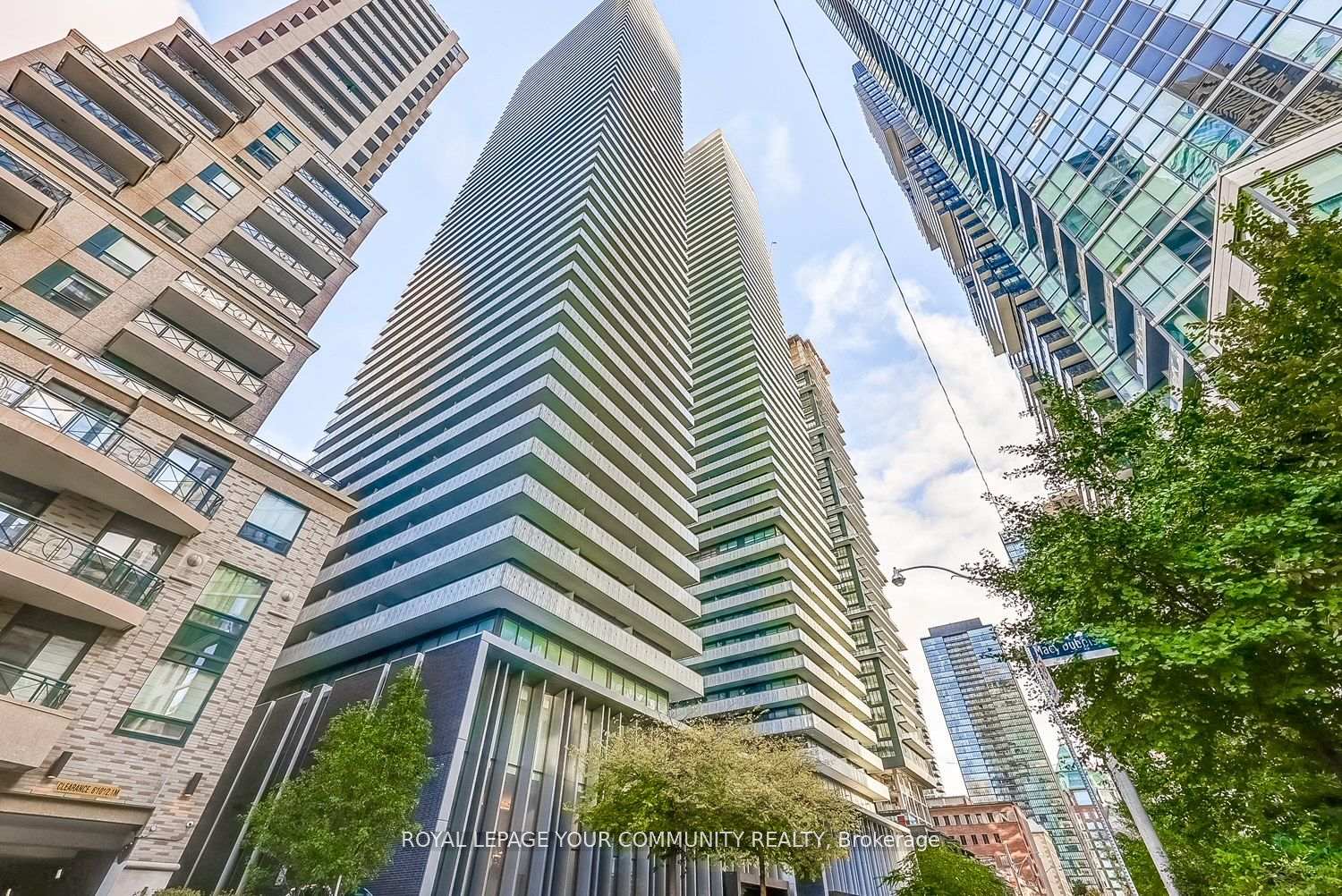 4208 - 42 Charles Street E, Toronto, ON M4Y 0B7