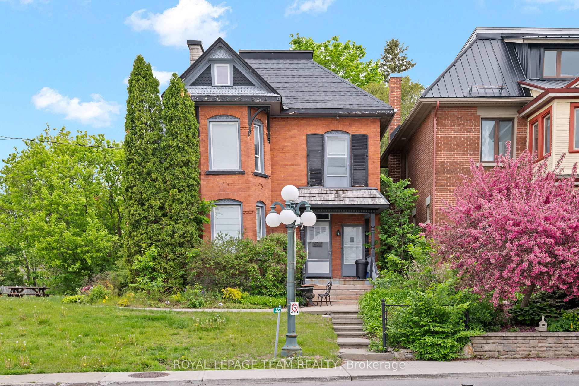 422 Donald B Munro Drive, Carp - Huntley Ward, ON K0A 1L0