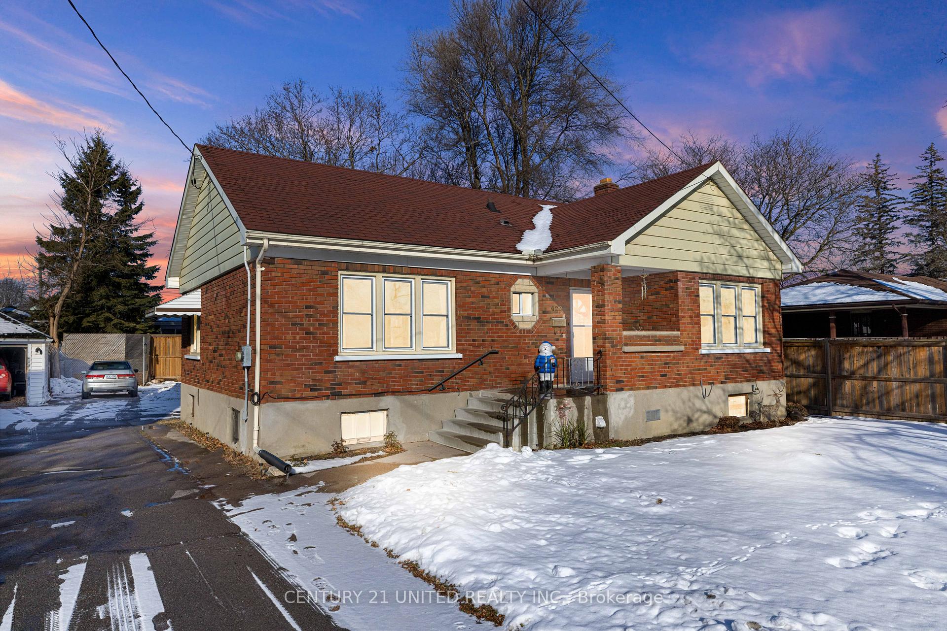 422 King George Street, Peterborough, ON K9J 1S1