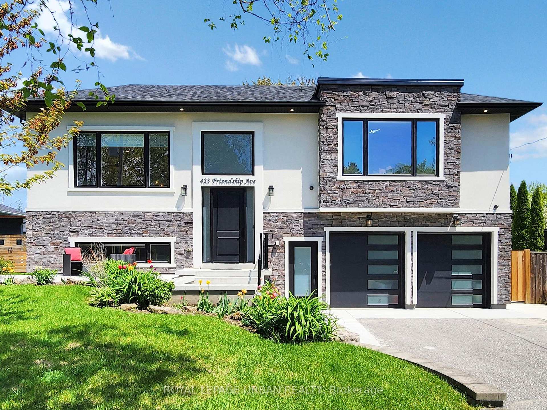 423 Friendship Avenue, Toronto, ON M1C 2X8