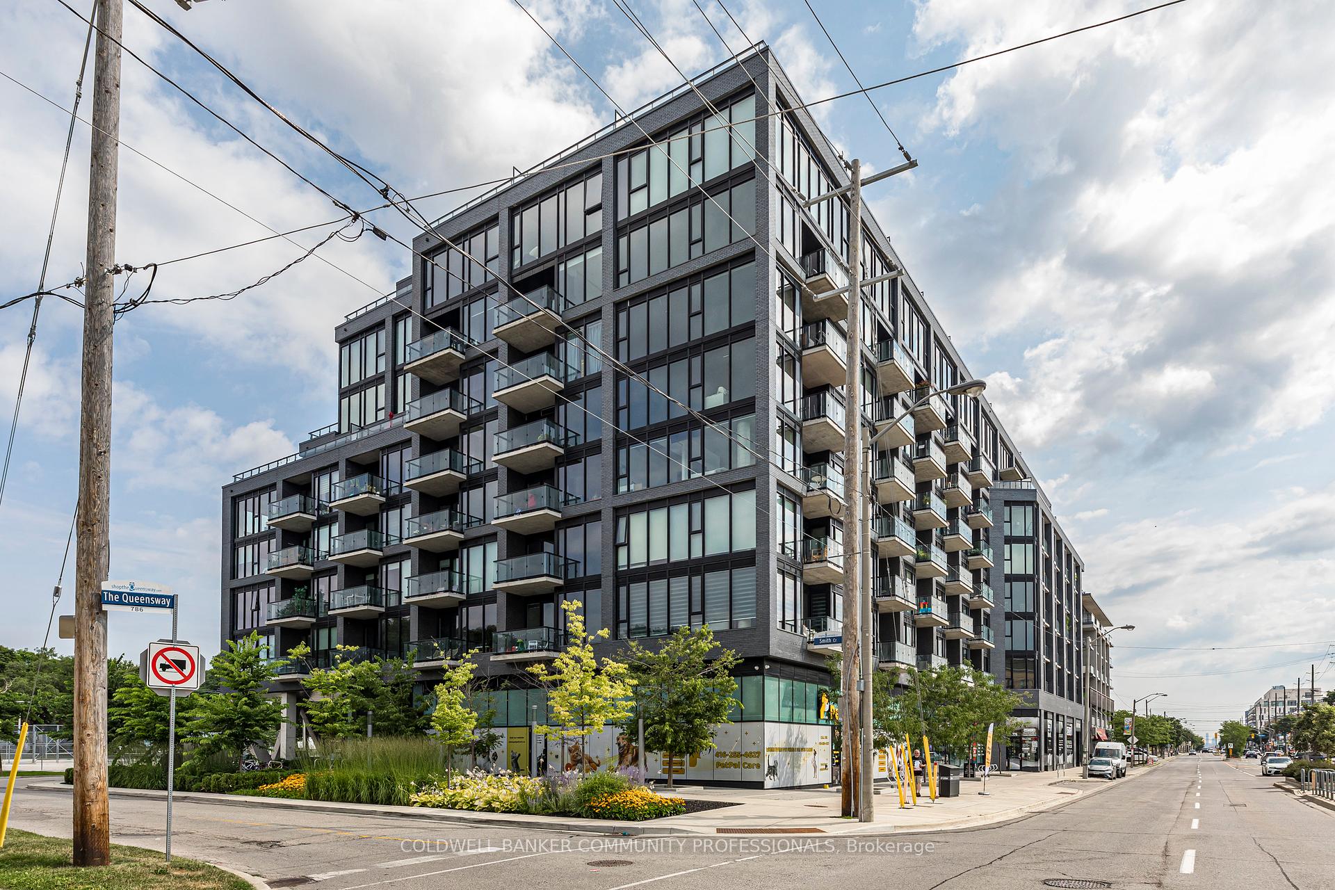 424 - 7 Smith Crescent, Toronto, ON M8Z 0G3