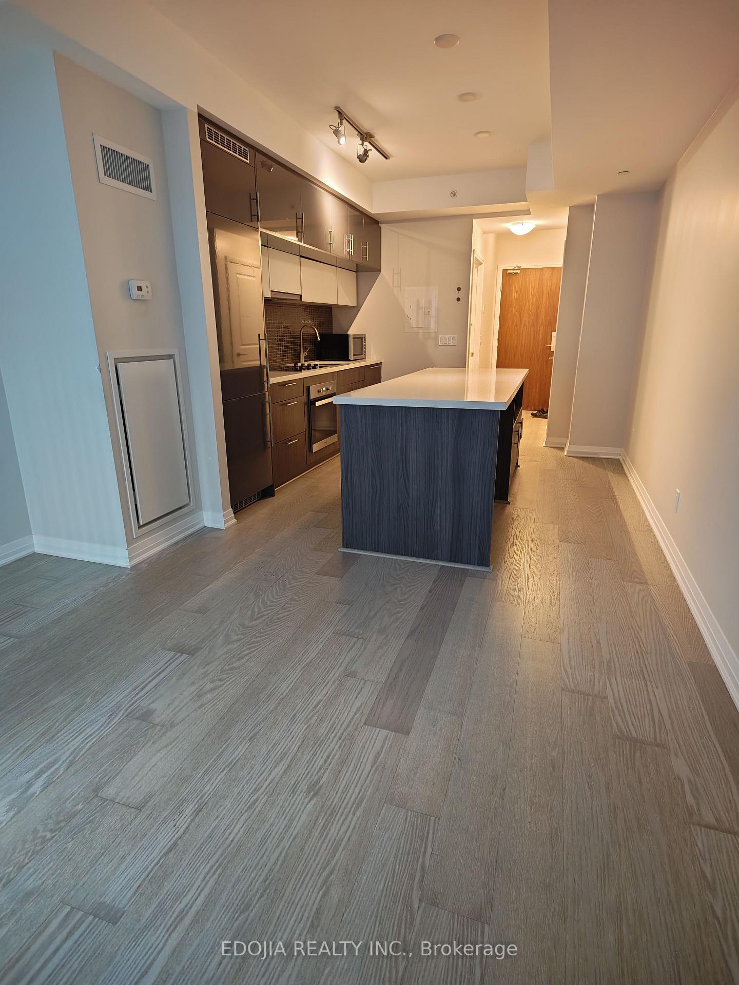 426 - 8 Mercer Street, Toronto, ON M5V 0C4