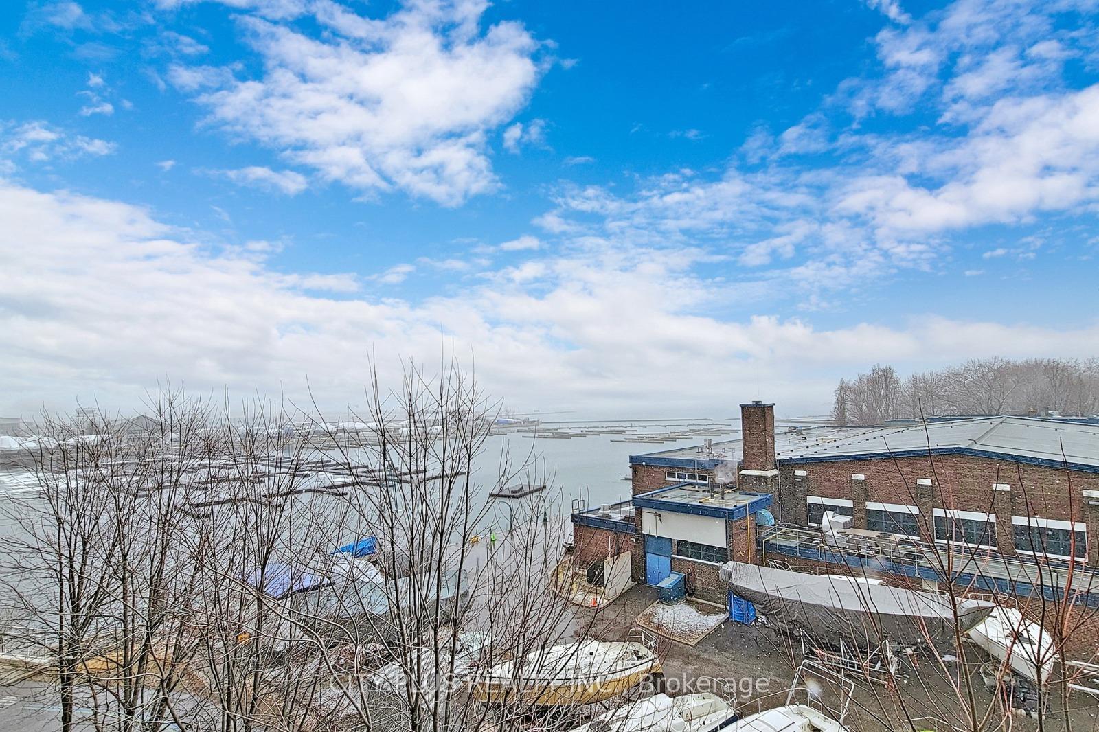 427 - 90 Stadium Road, Toronto, ON M5V 3W5