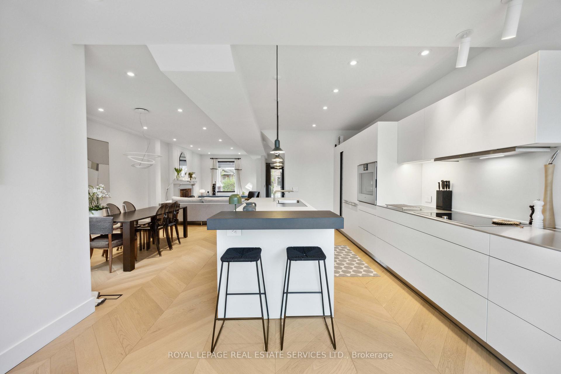 427 Annette Street, Toronto, ON M6P 1R8