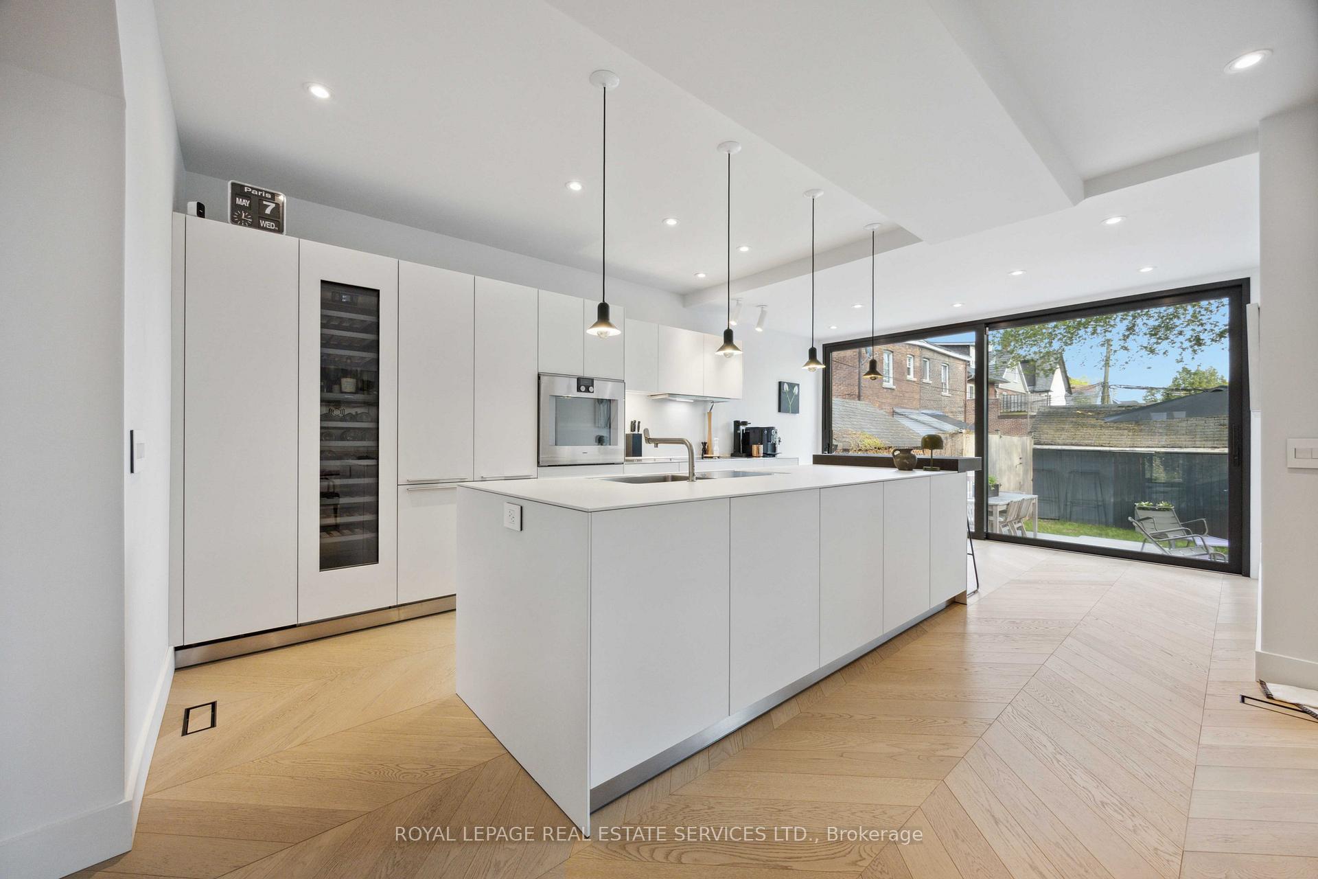 427 Annette Street, Toronto, ON M6P 1R8