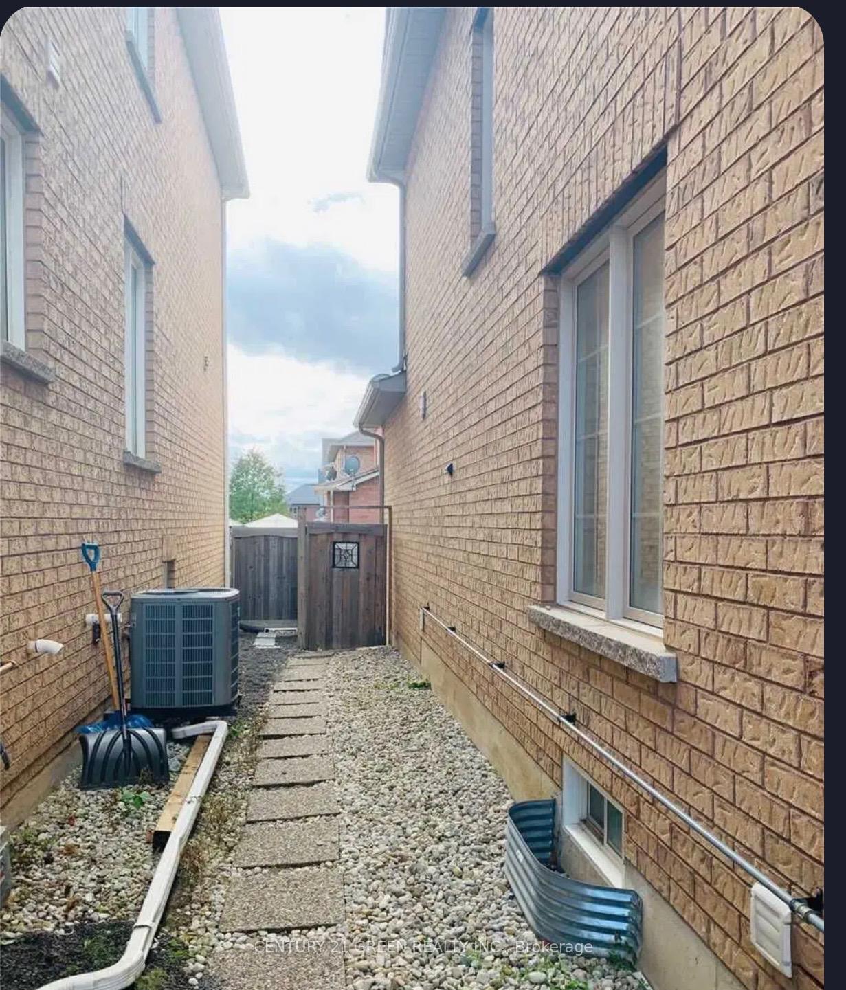 (Bsmt) - 428 Scott Boulevard, Milton, ON L9T 0T4