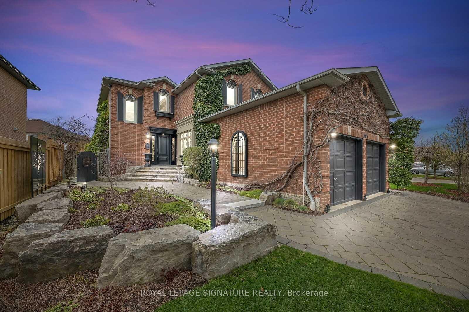 4285 Credit Pointe Drive, Mississauga, ON L5M 3J8