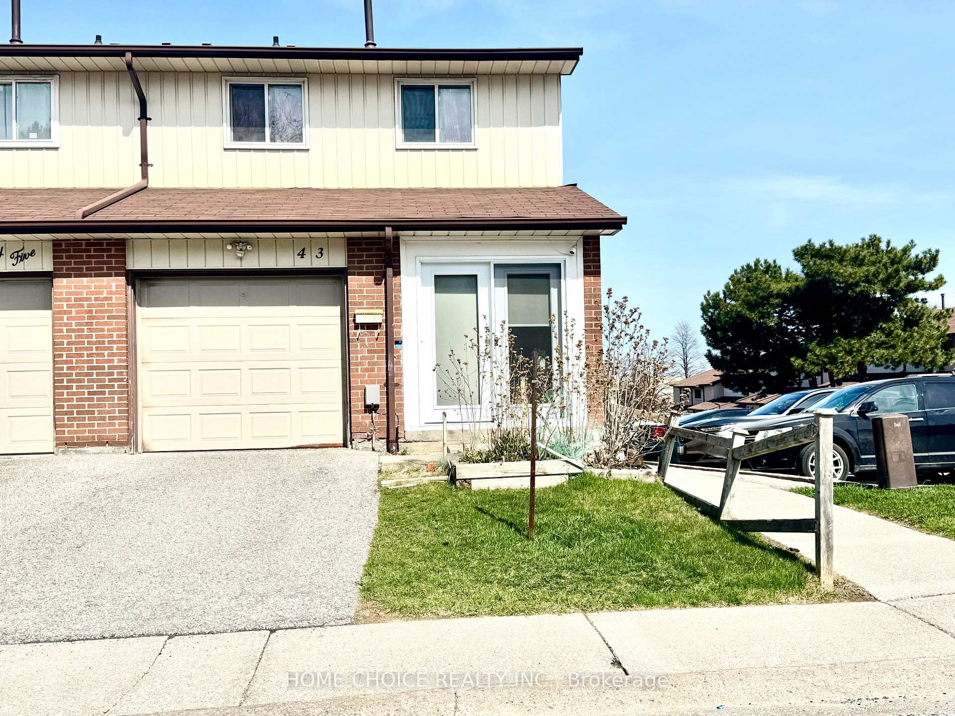 43 - 30 Dundalk Drive, Toronto, ON M1P 4W1
