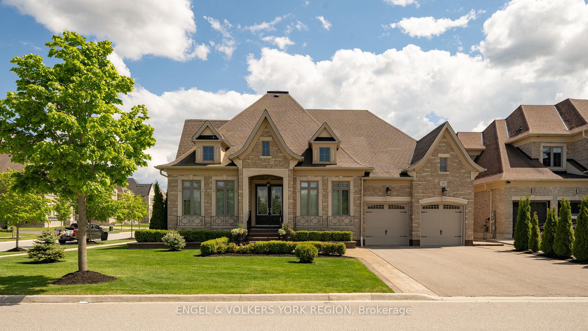 43 James Stokes Court, King, ON L7B 0M8