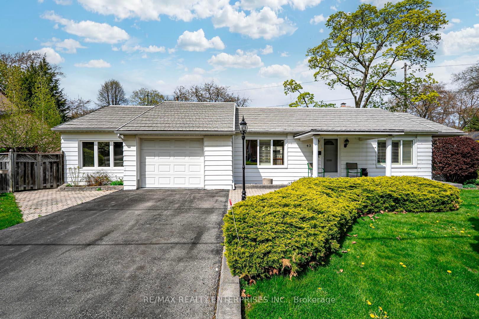 43 Maple Avenue S, Mississauga, ON L5H 2R5