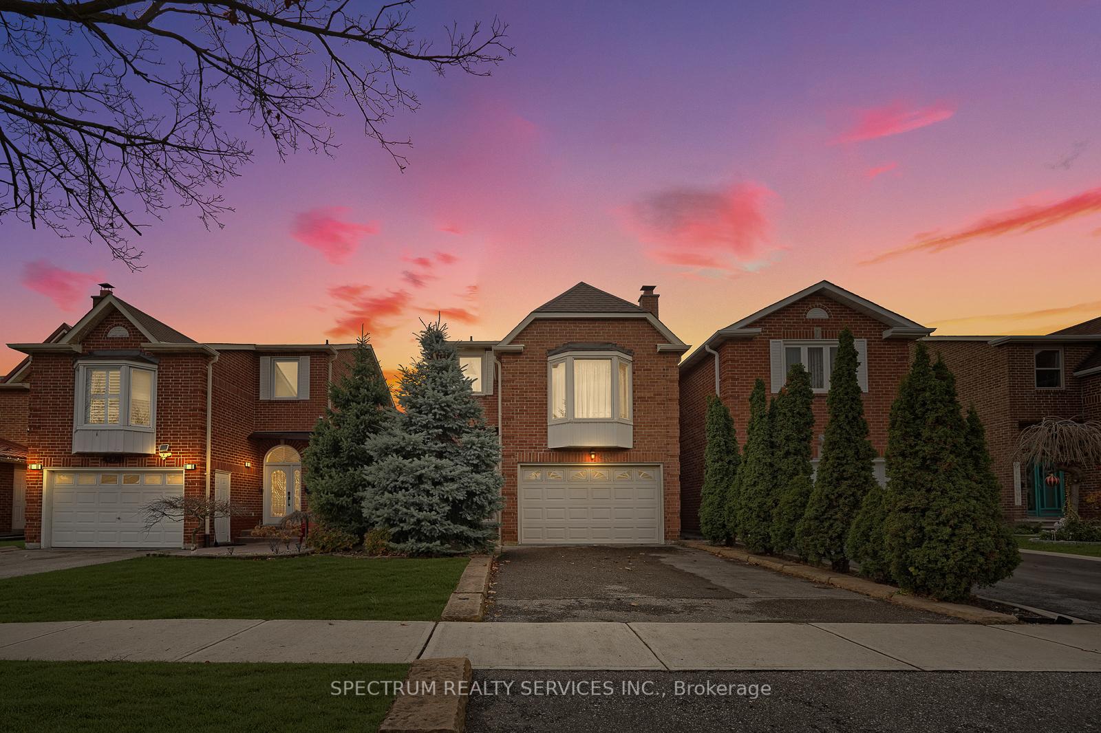 4302 Bacchus Crescent, Mississauga, ON L4W 2Y3