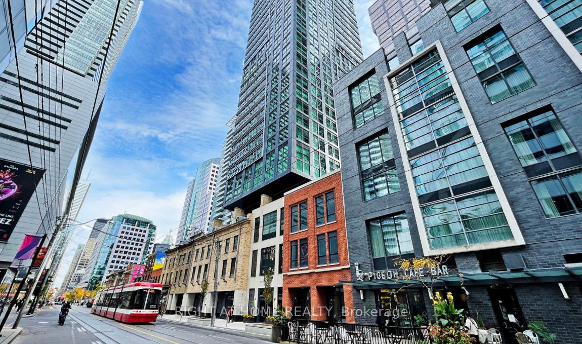 4303 - 327 King Street, Toronto, ON M5V 0W7