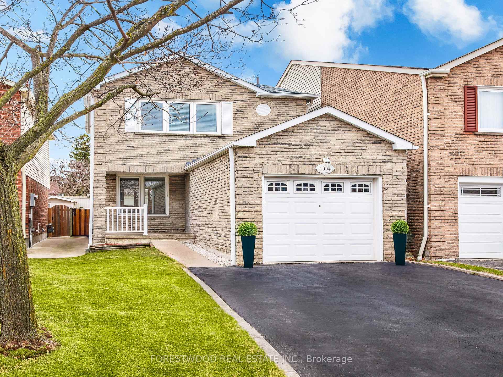 4334 Lee Drive, Mississauga, ON L4W 4A8