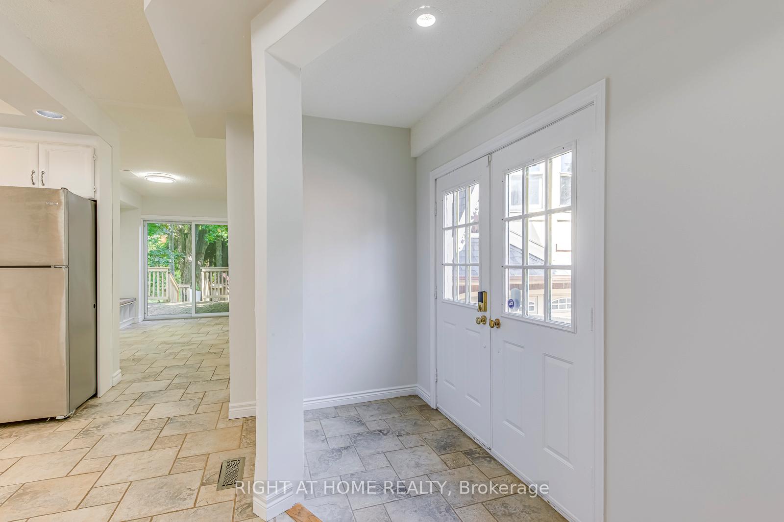 435 Maple Avenue, Oakville, ON L6J 2J2