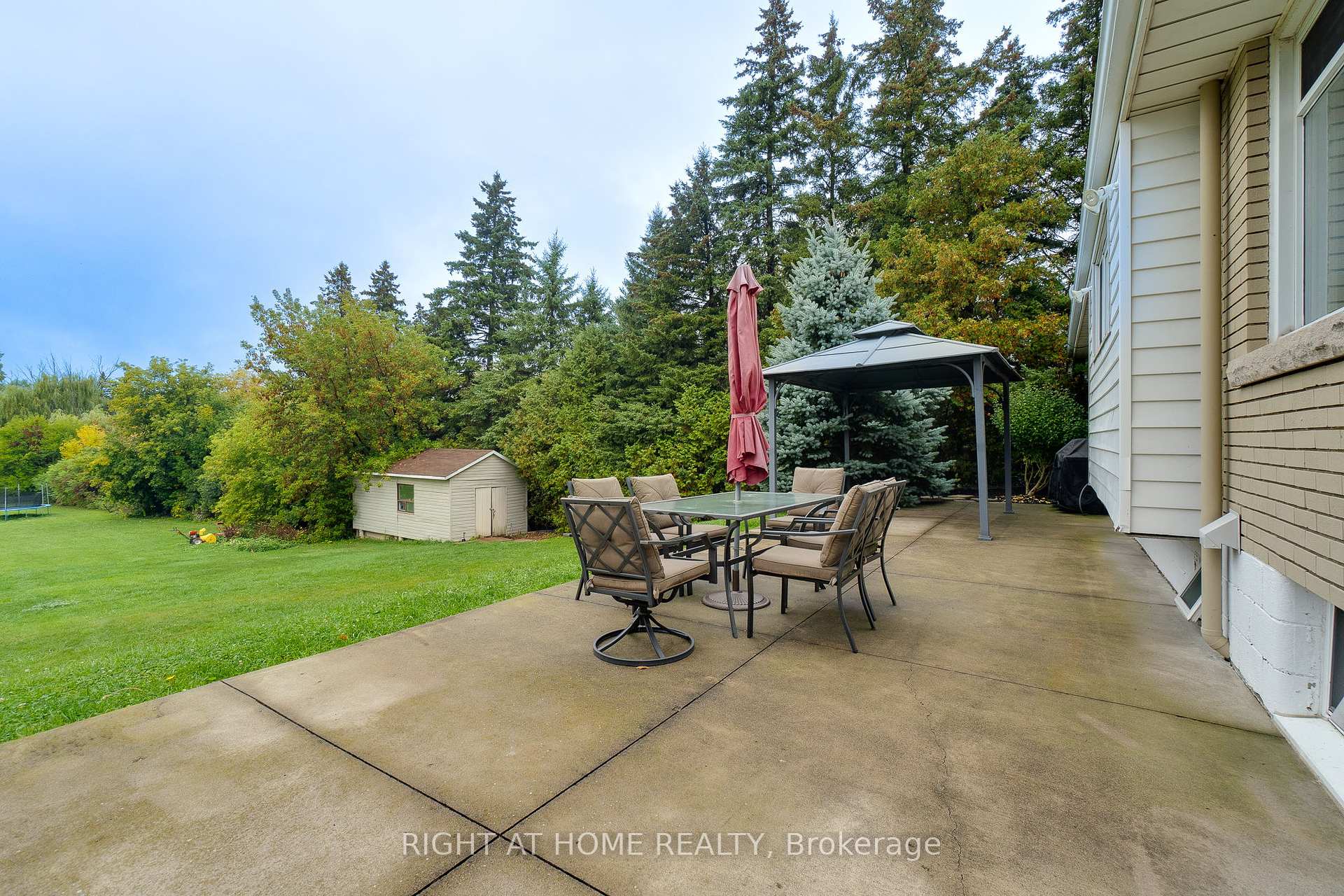 435 Parkside Drive, Hamilton, ON L8B 0Y6