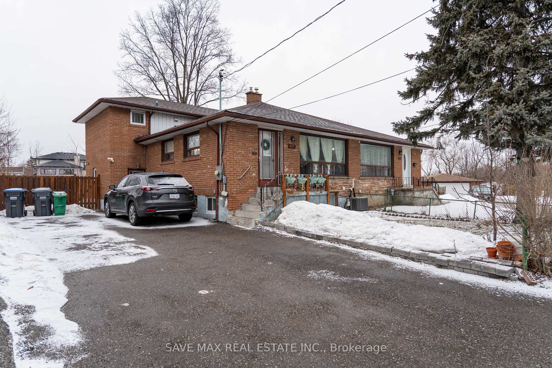 437 Revus Avenue, Mississauga, ON L5G 1S2
