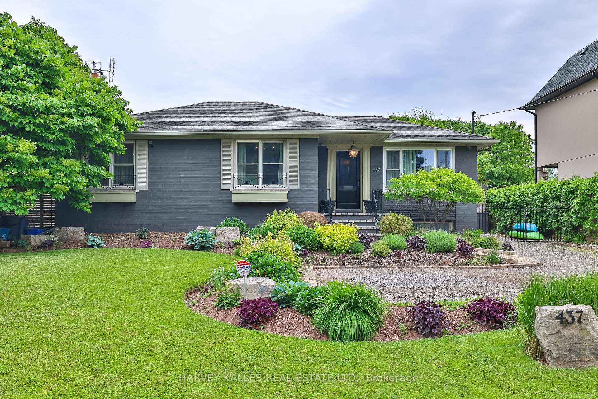 437 Seaton Drive, Oakville, ON L6L 3Y3