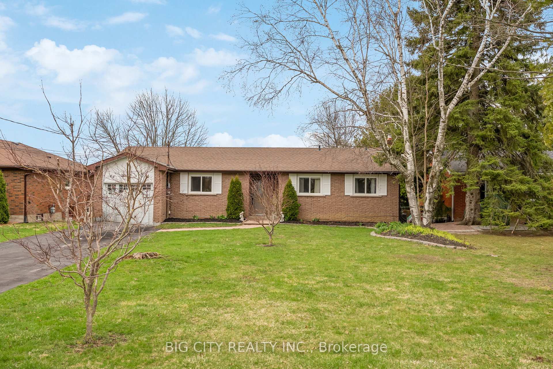 44 Garrett Drive, Georgina, ON L0E 1R0