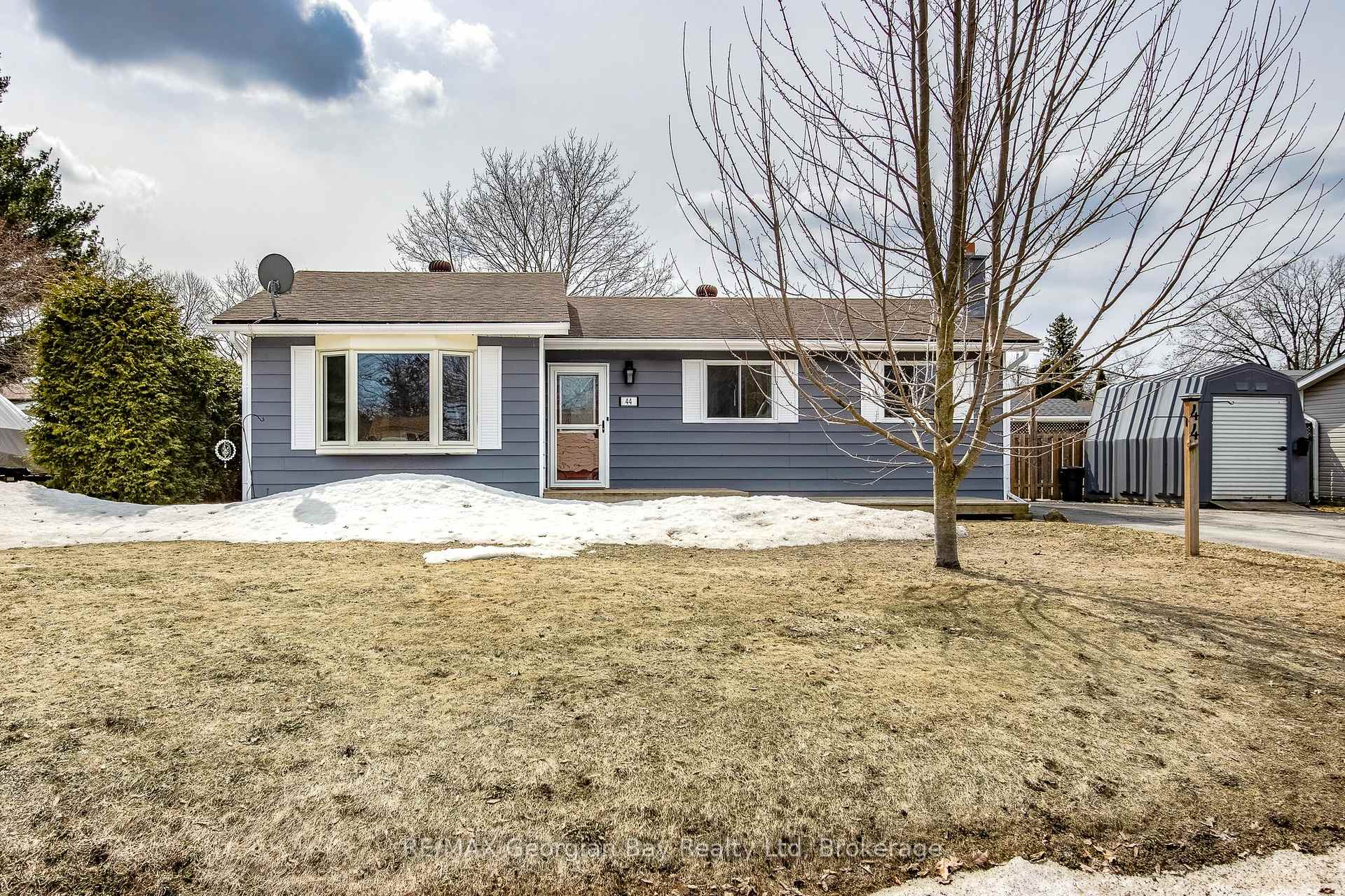 44 Hill Top Drive, Penetanguishene, ON L9M 1H9