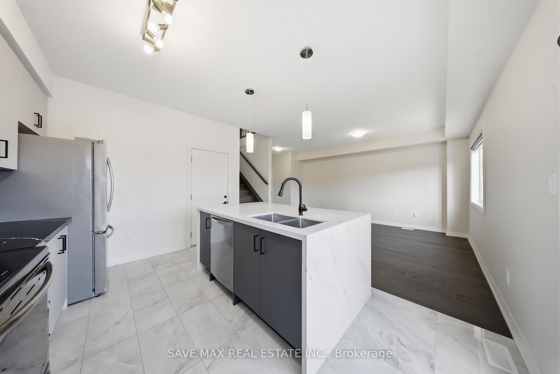 44 Lahey Crescent, Penetanguishene, ON L9M 0W1